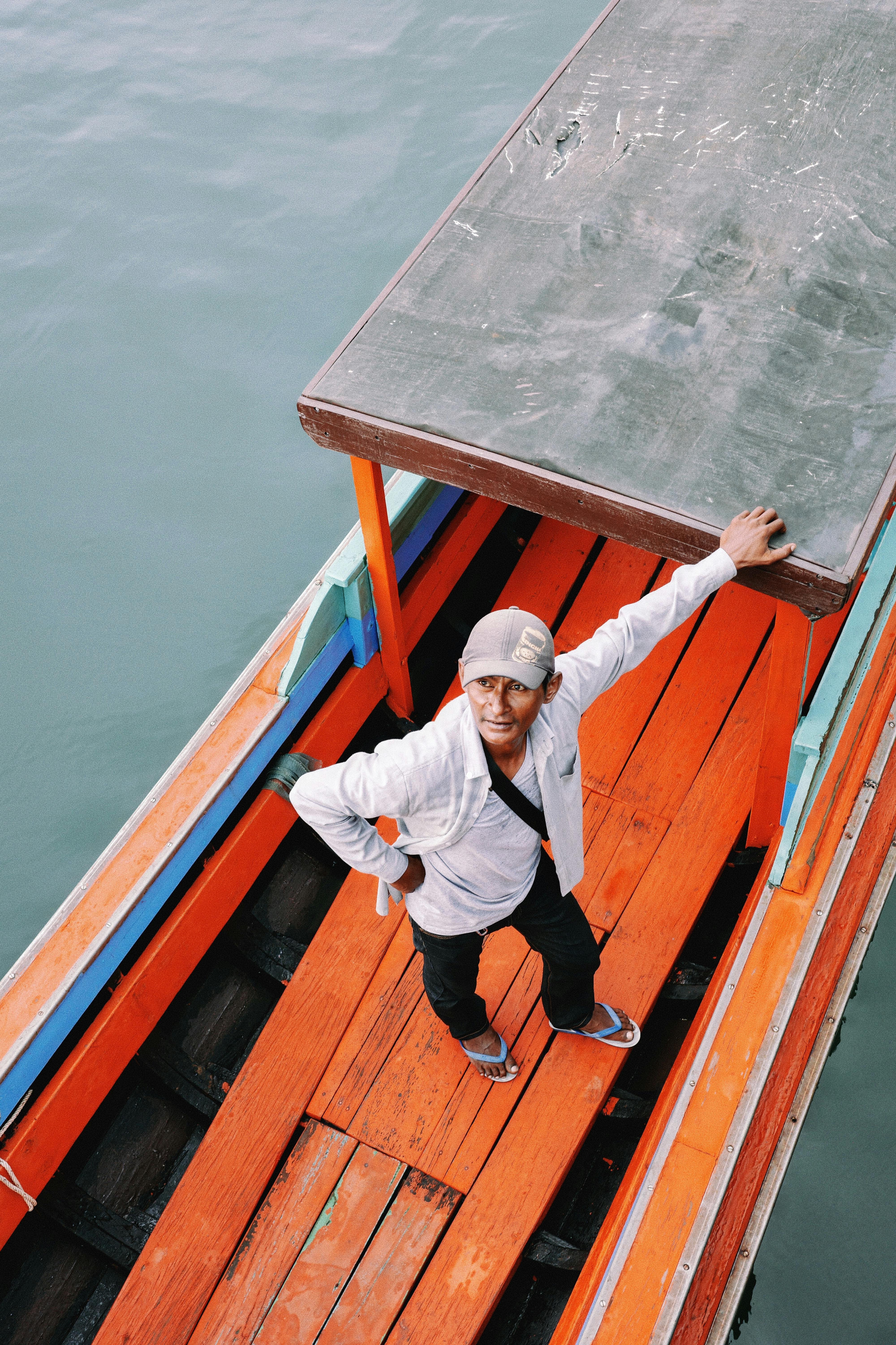 Man Standing on Boat · Free Stock Photo
