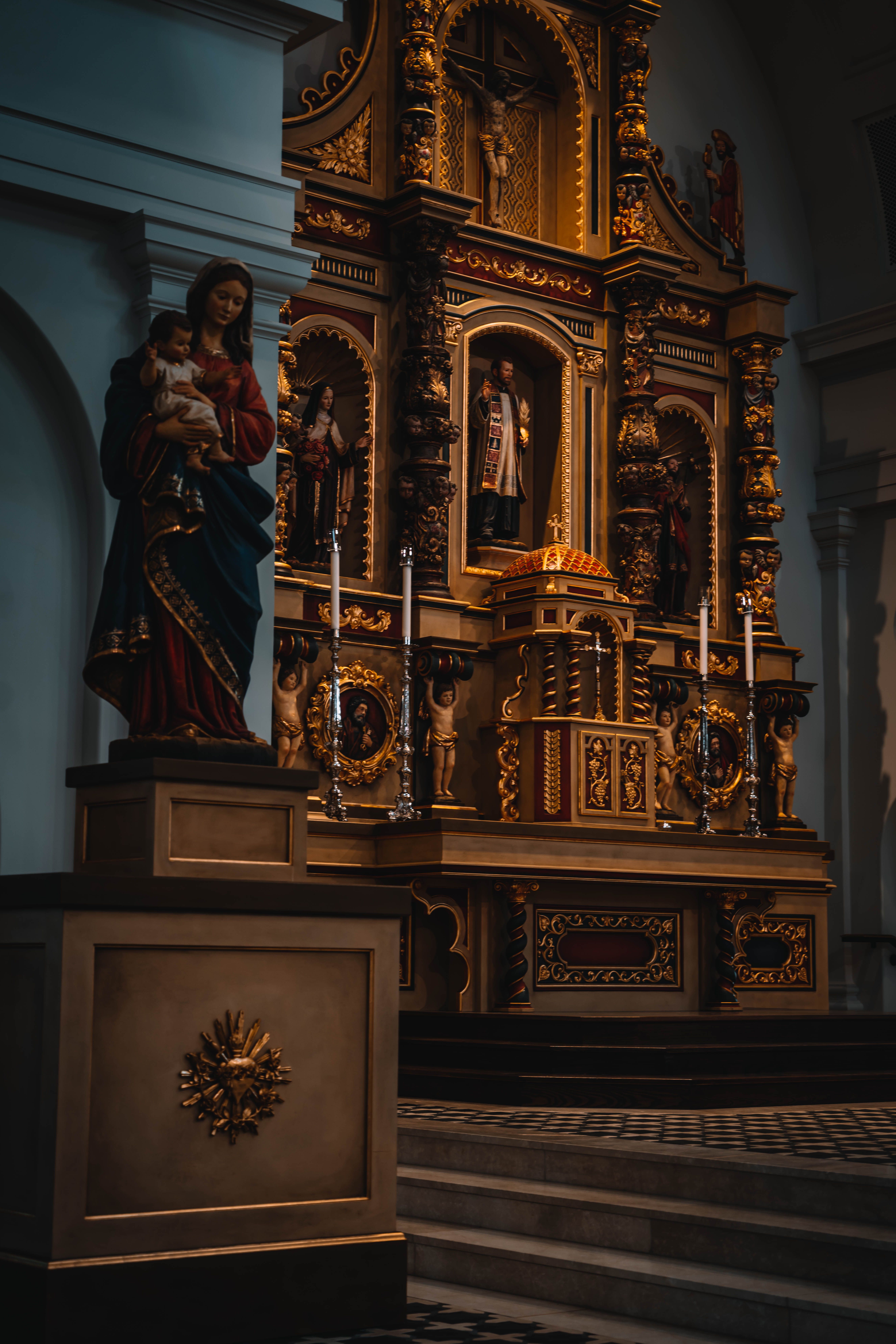 Altar in Church · Free Stock Photo