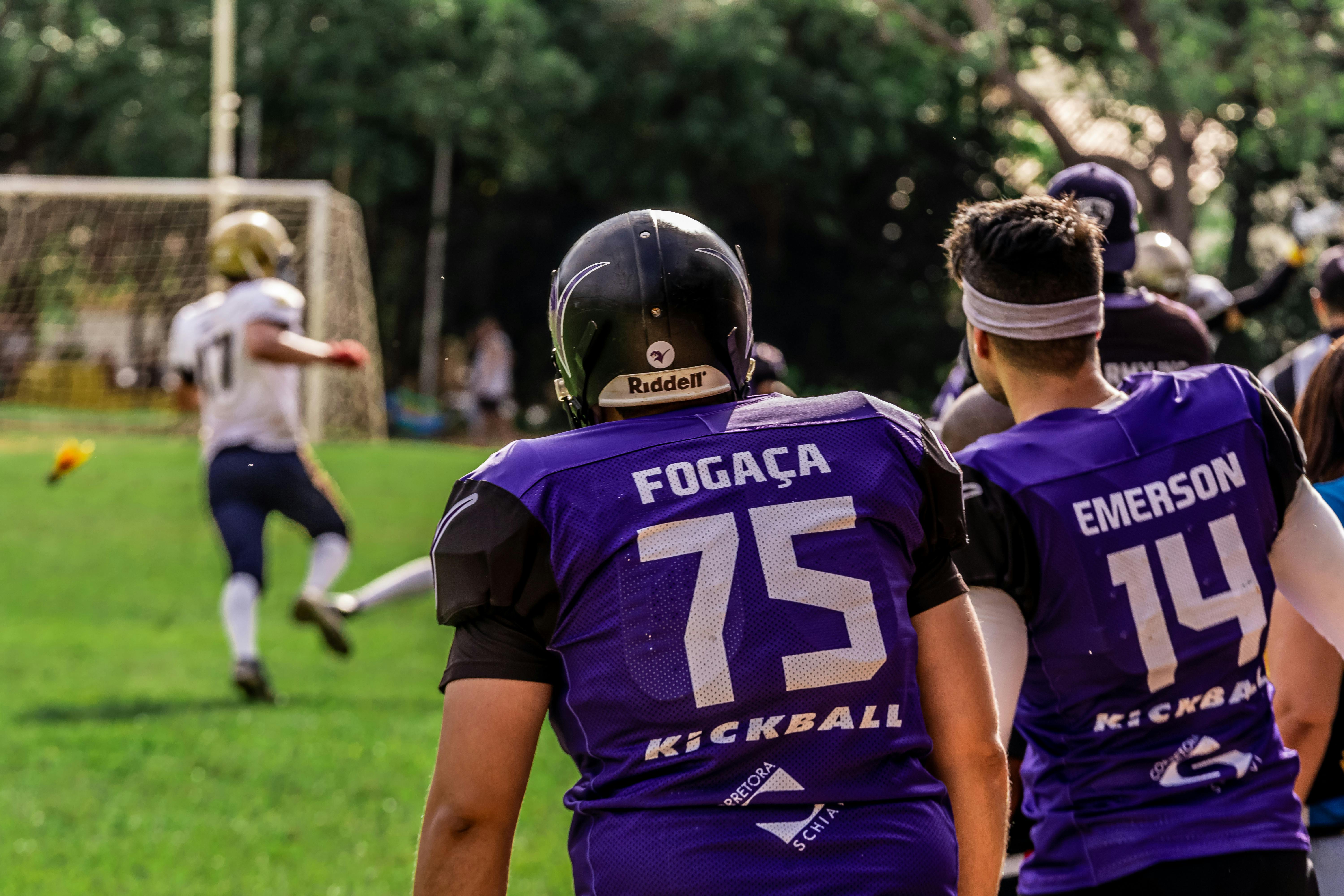 Back View of American Footballers · Free Stock Photo