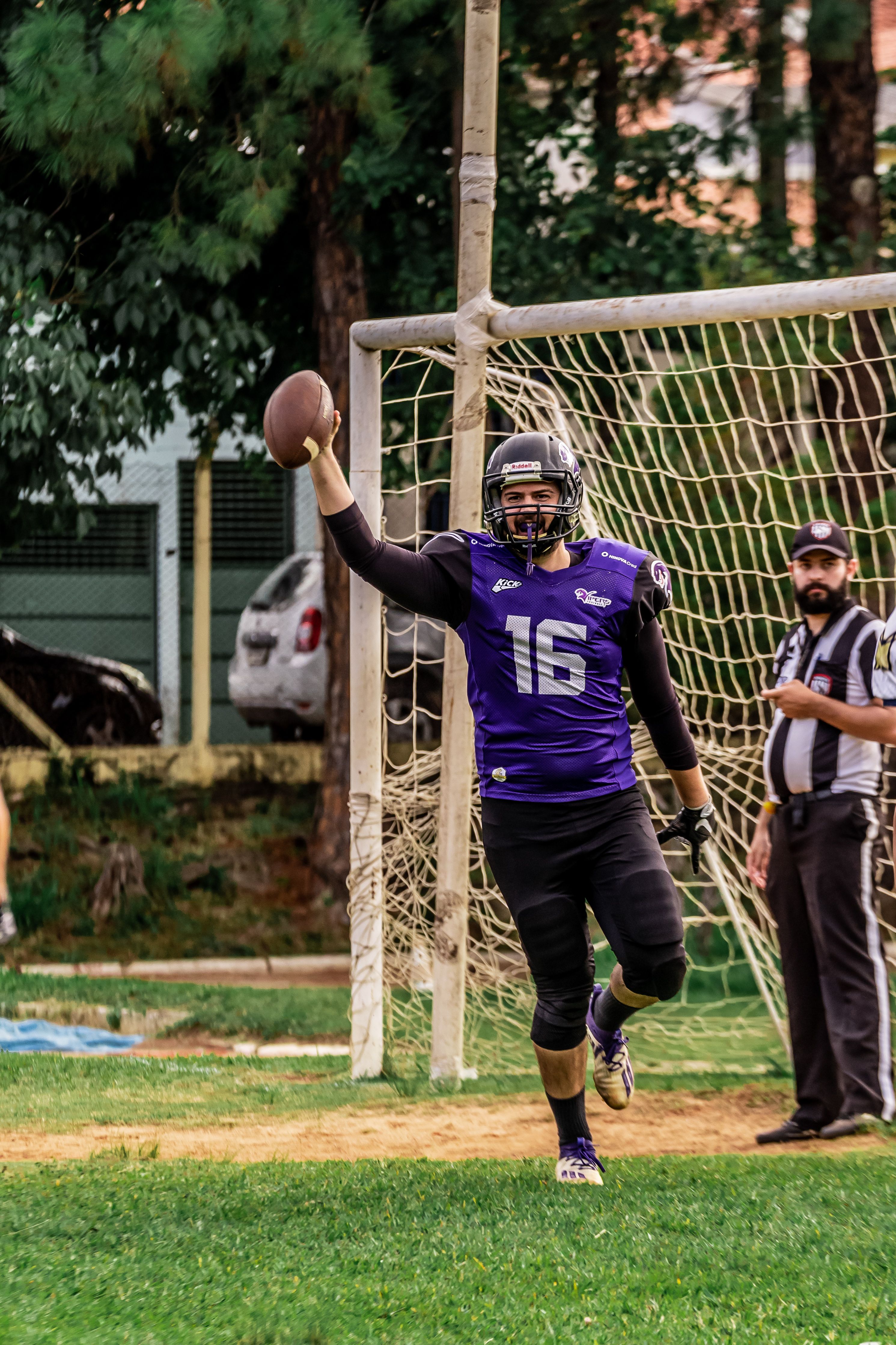 Man Playing American Football on Field · Free Stock Photo