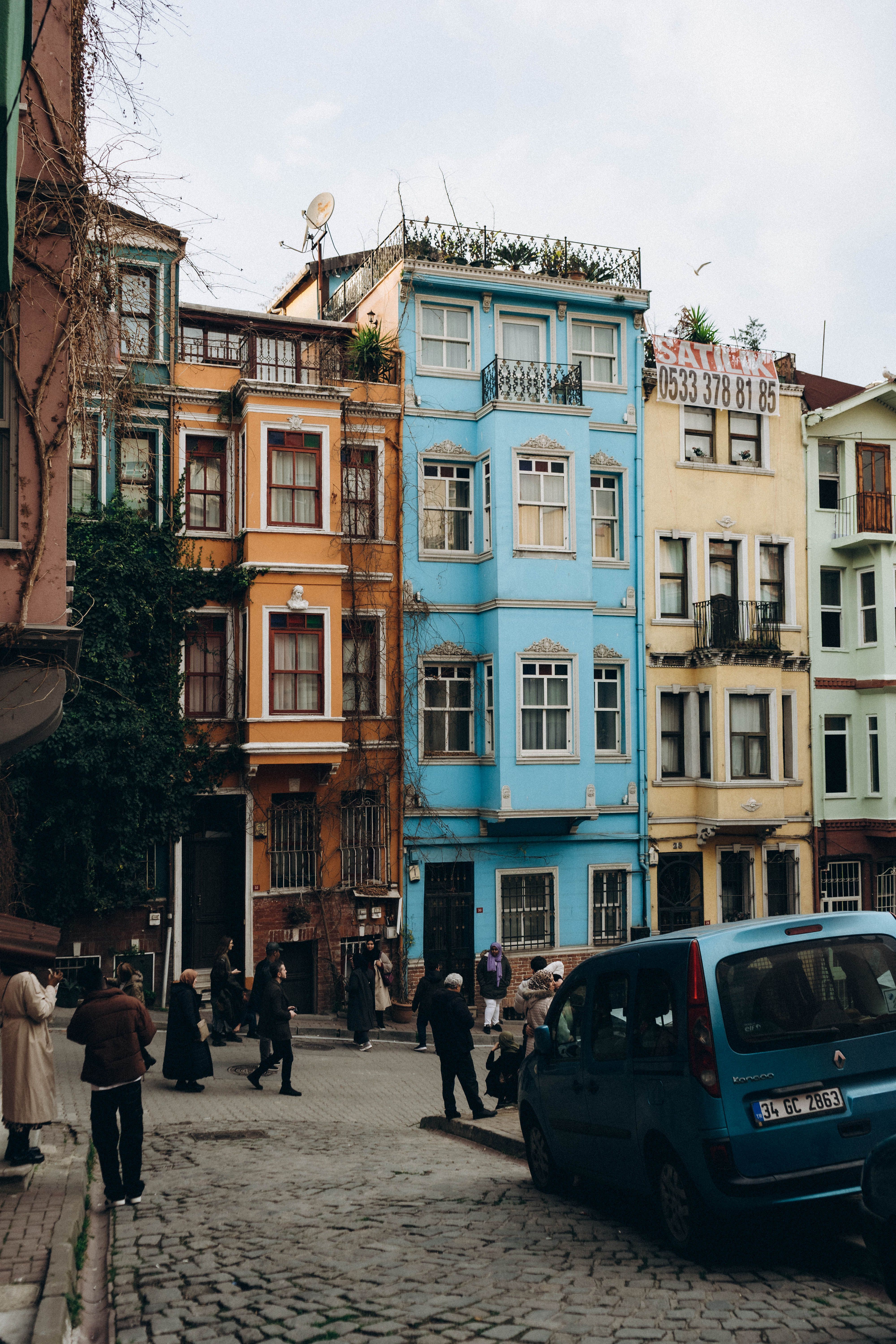 Narrow Street in City in Turkey · Free Stock Photo