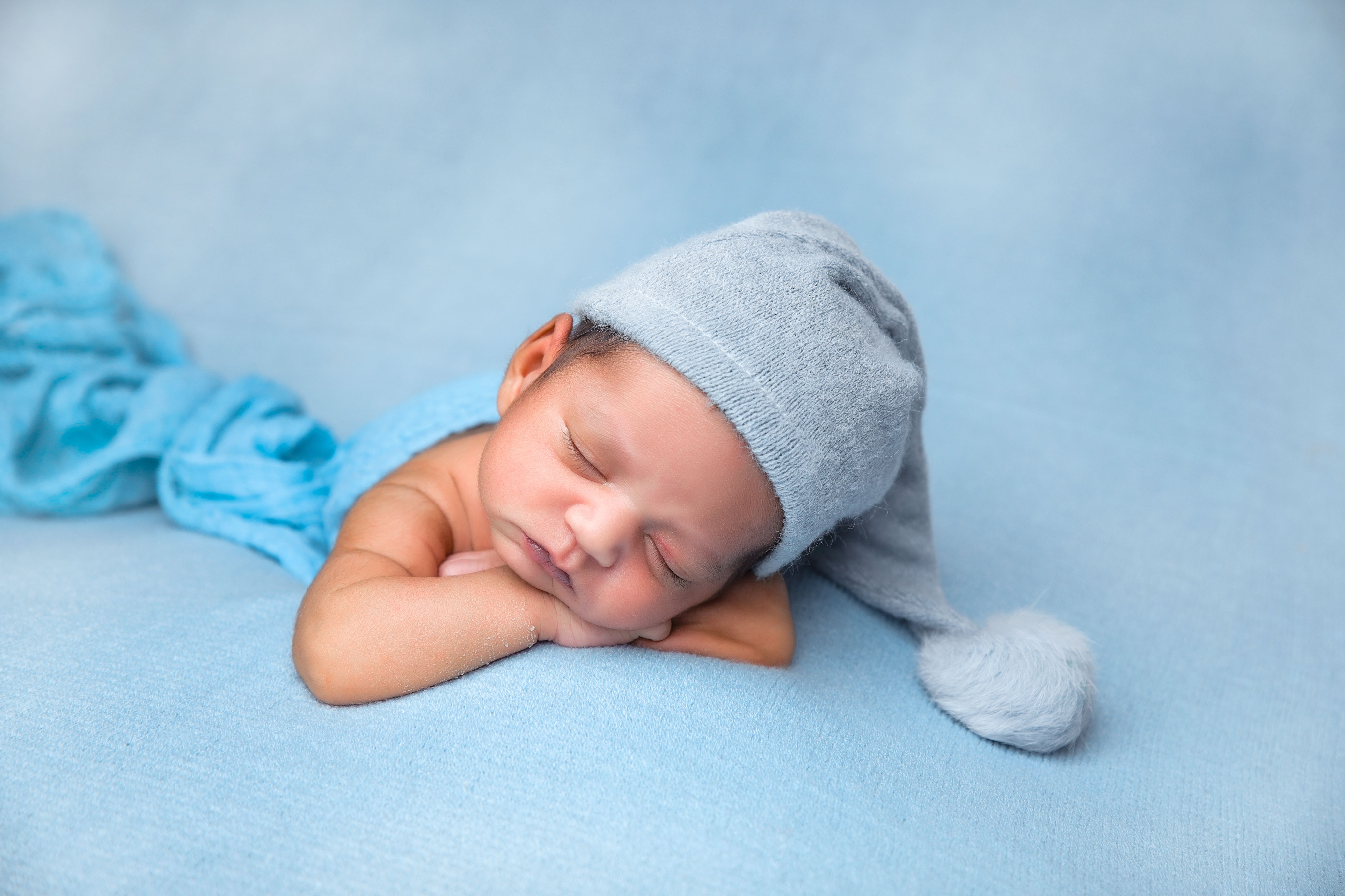 Baby Lying Down and Sleeping · Free Stock Photo