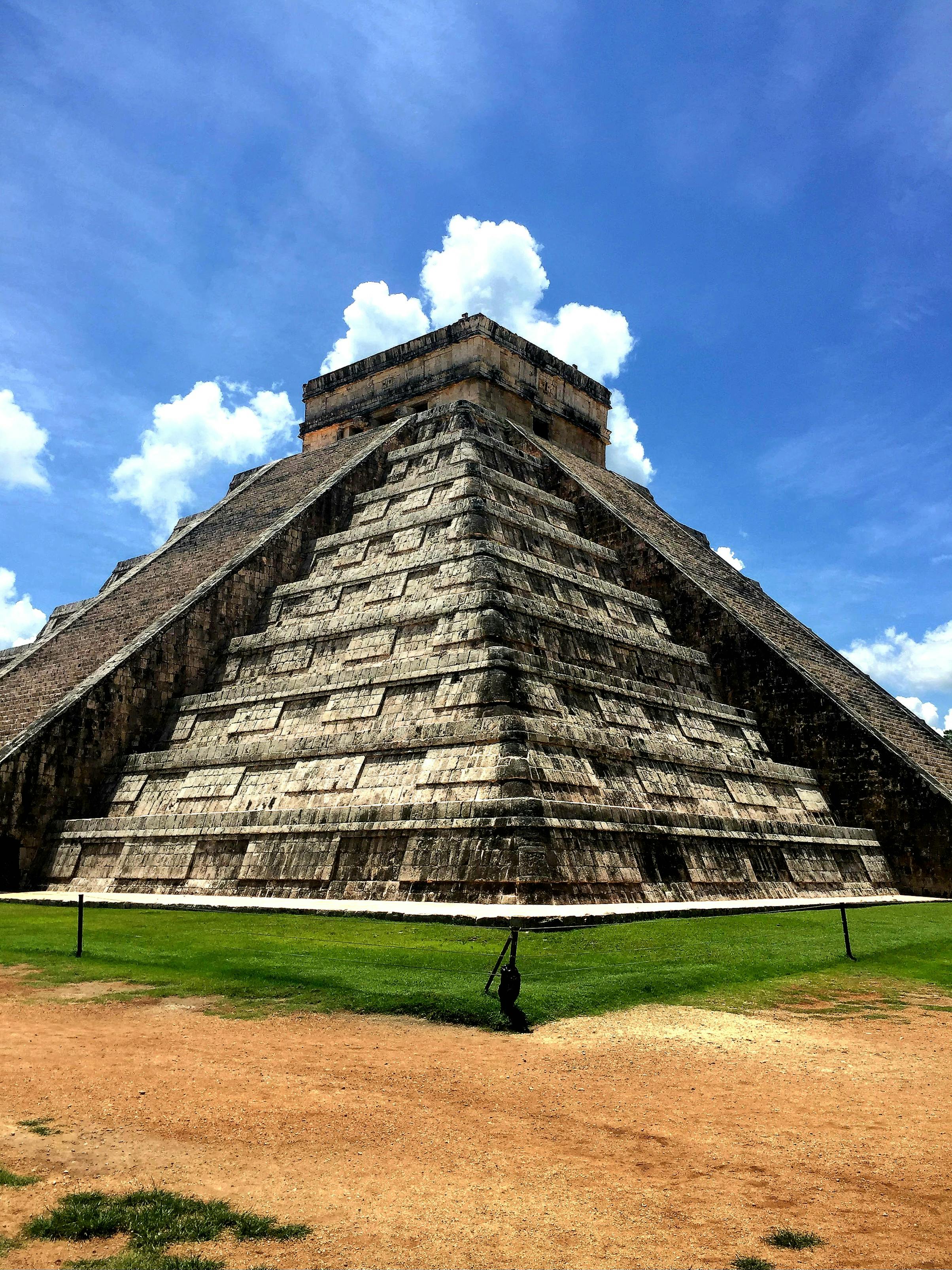 Sunlit El Castillo Pyramid in Mexico · Free Stock Photo