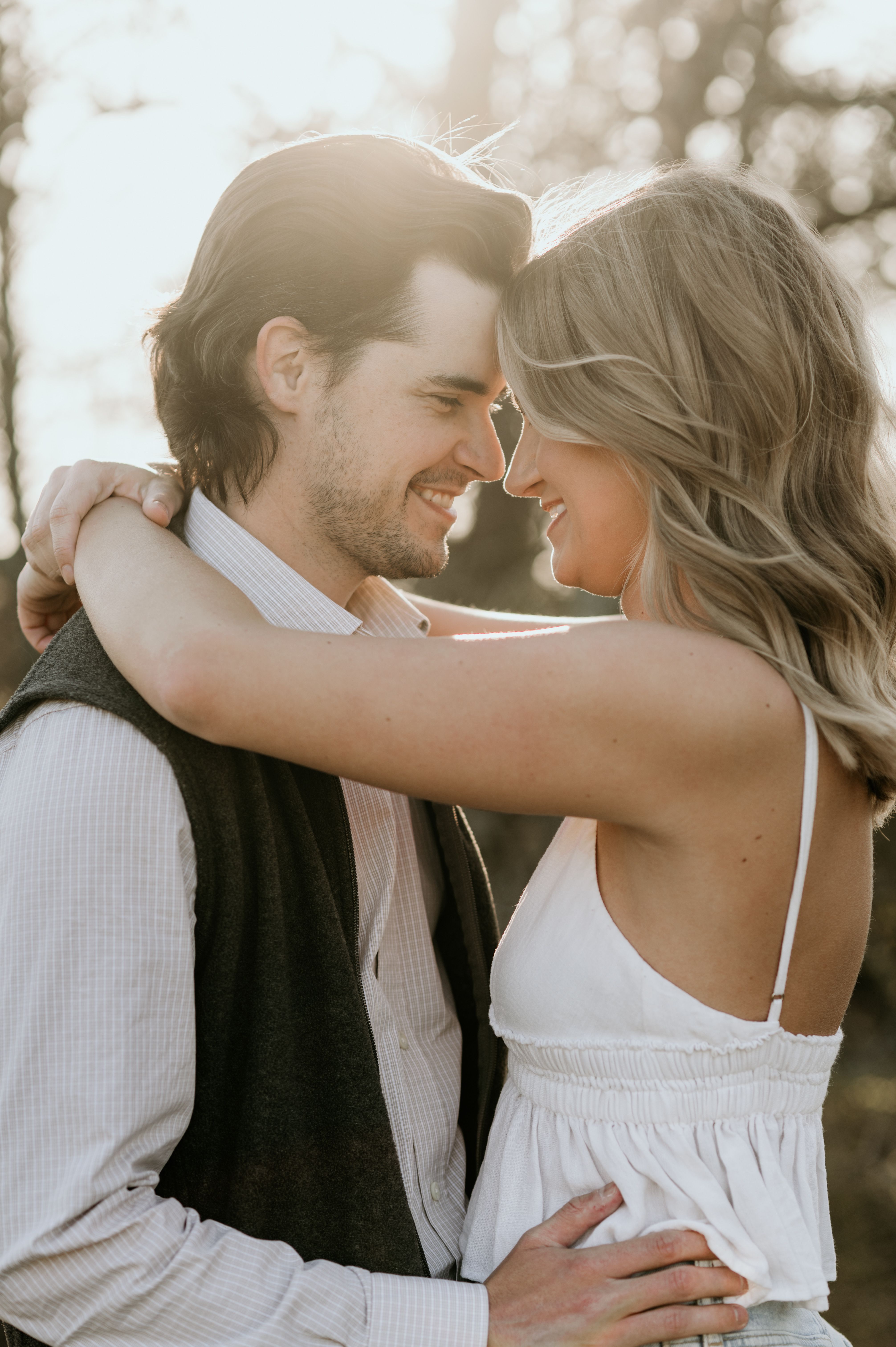 Foto de stock gratuita sobre abrazando, afecto, amor, camisa, de pie ...