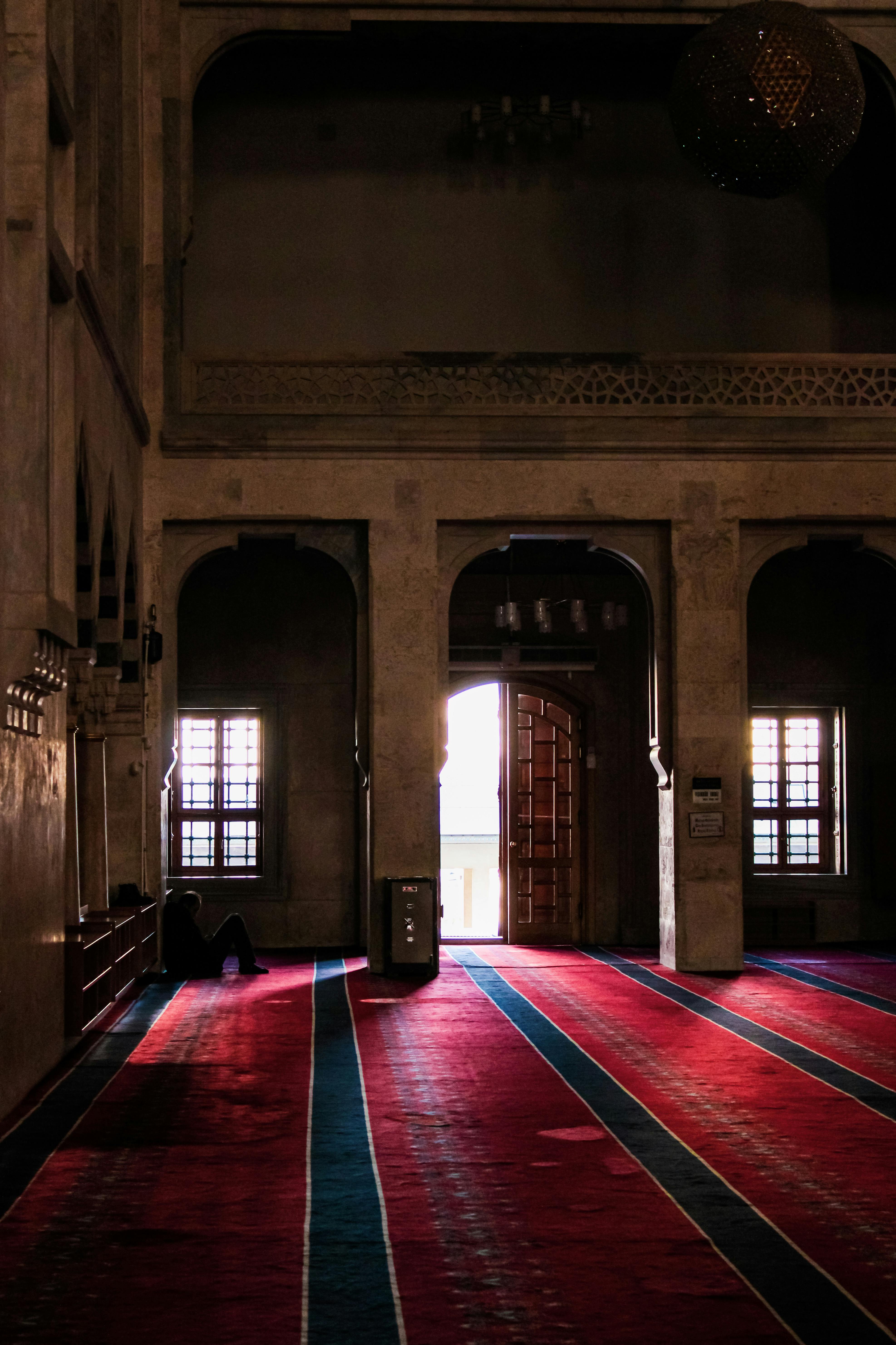 Empty Mosque Interior · Free Stock Photo