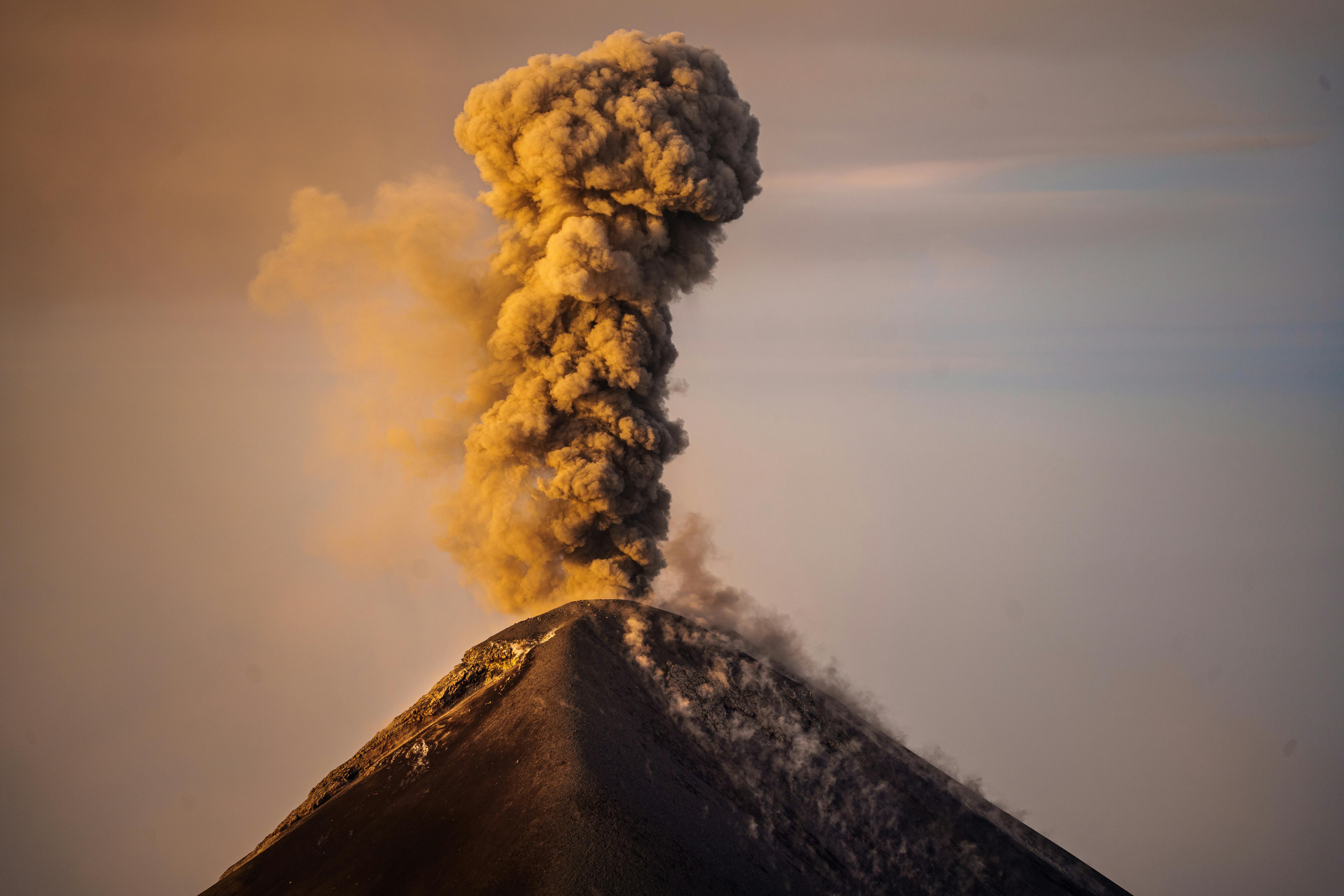 Column of Smoke Over the Volcano · Free Stock Photo