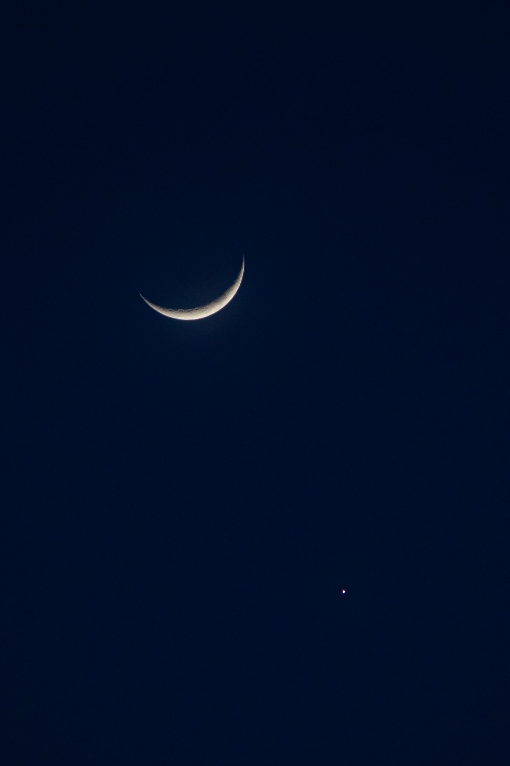 Crescent on Night Sky · Free Stock Photo