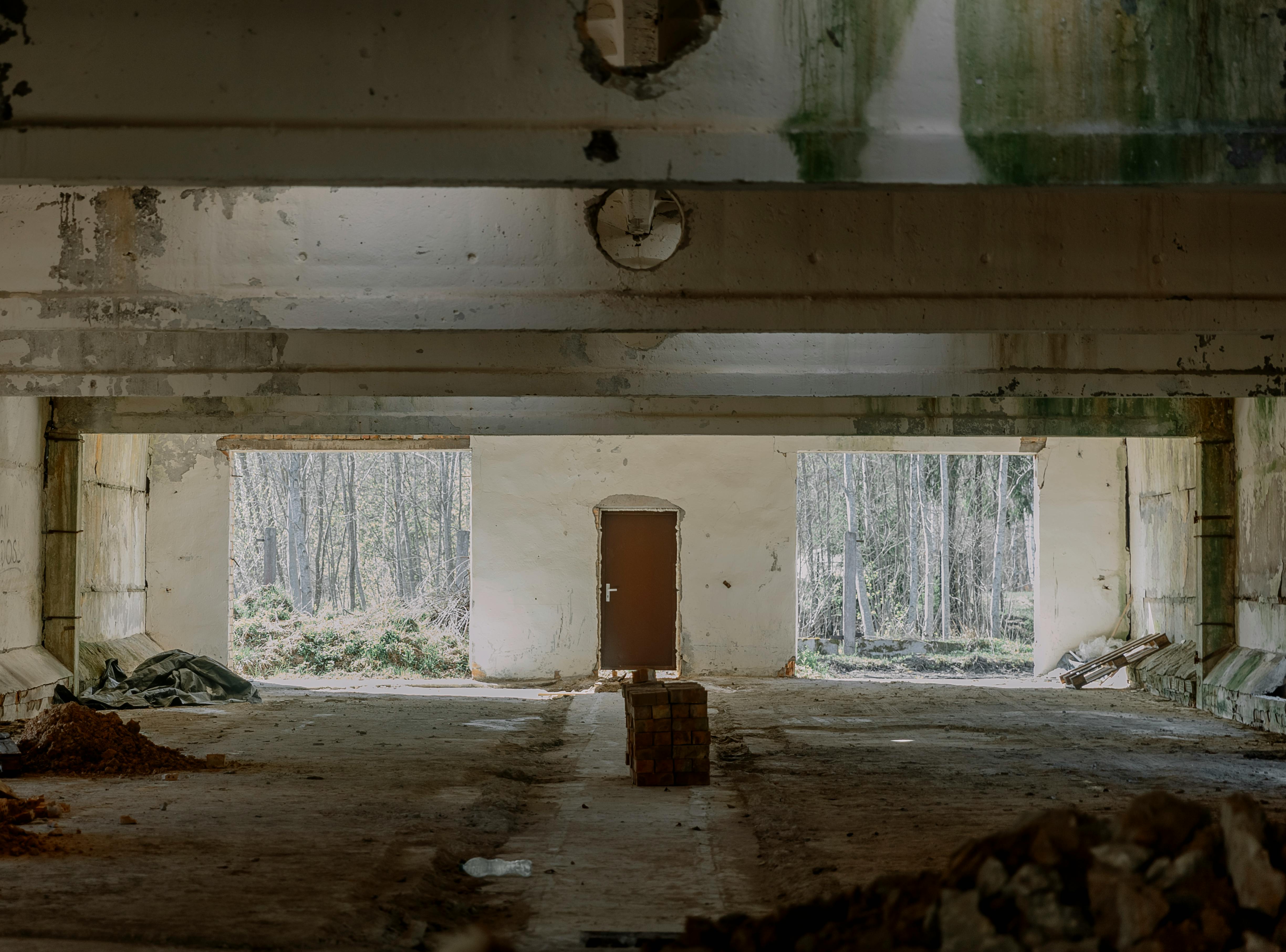 Abandoned Decaying Ruins · Free Stock Photo