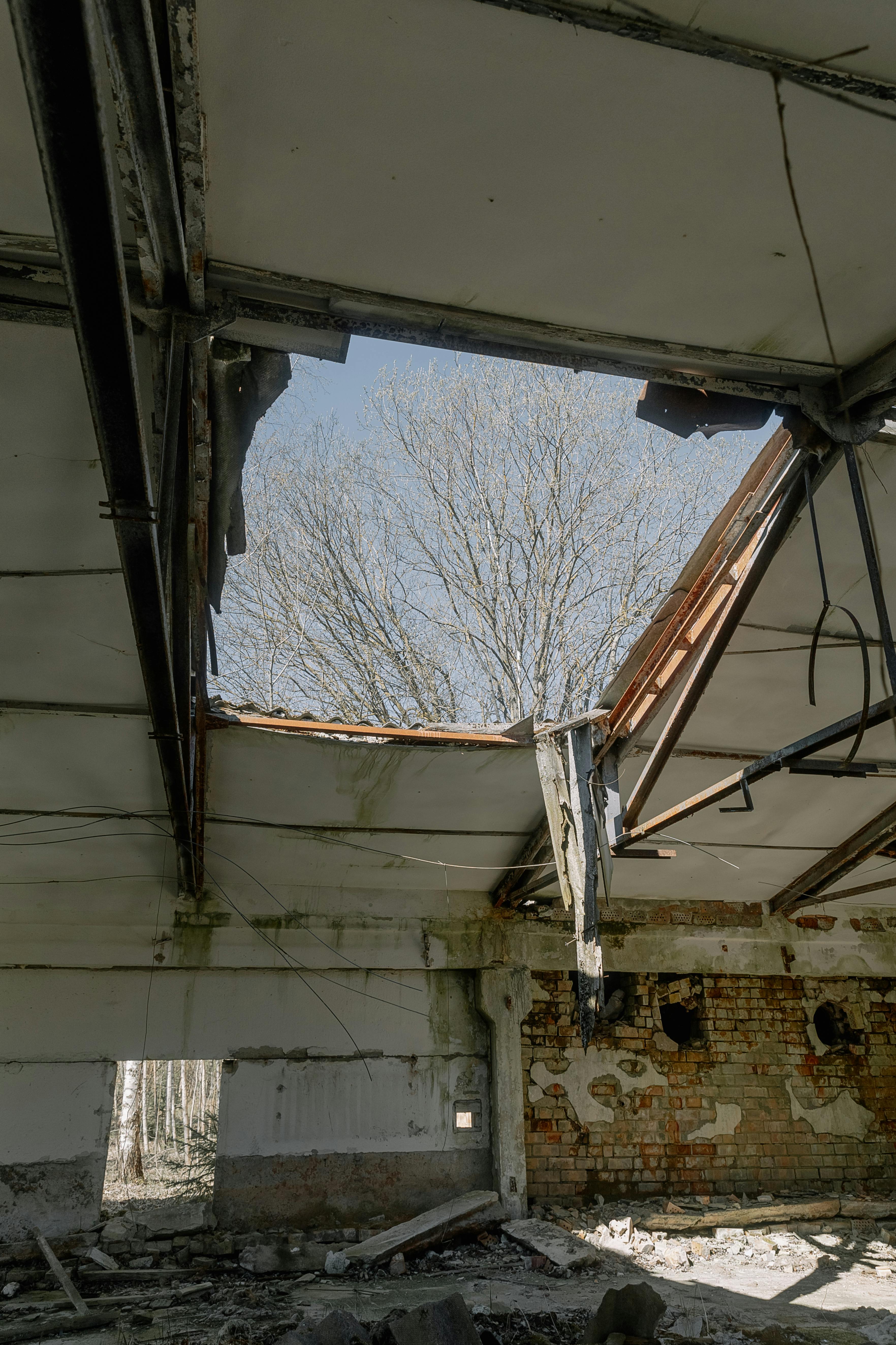 Hole in Broken Glass · Free Stock Photo