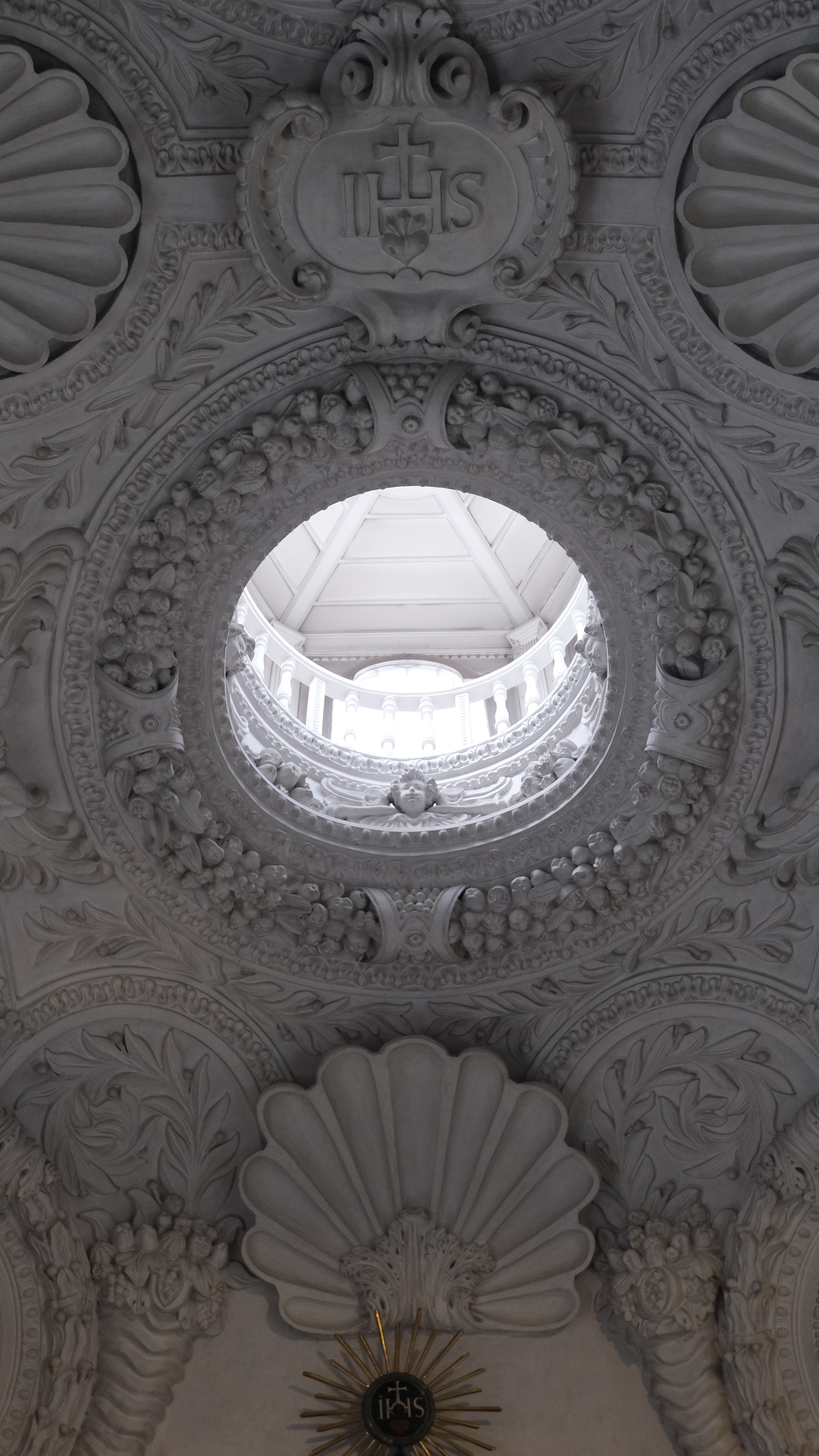 Golden Walls and Paintings on Ceiling in Cathedral · Free Stock Photo