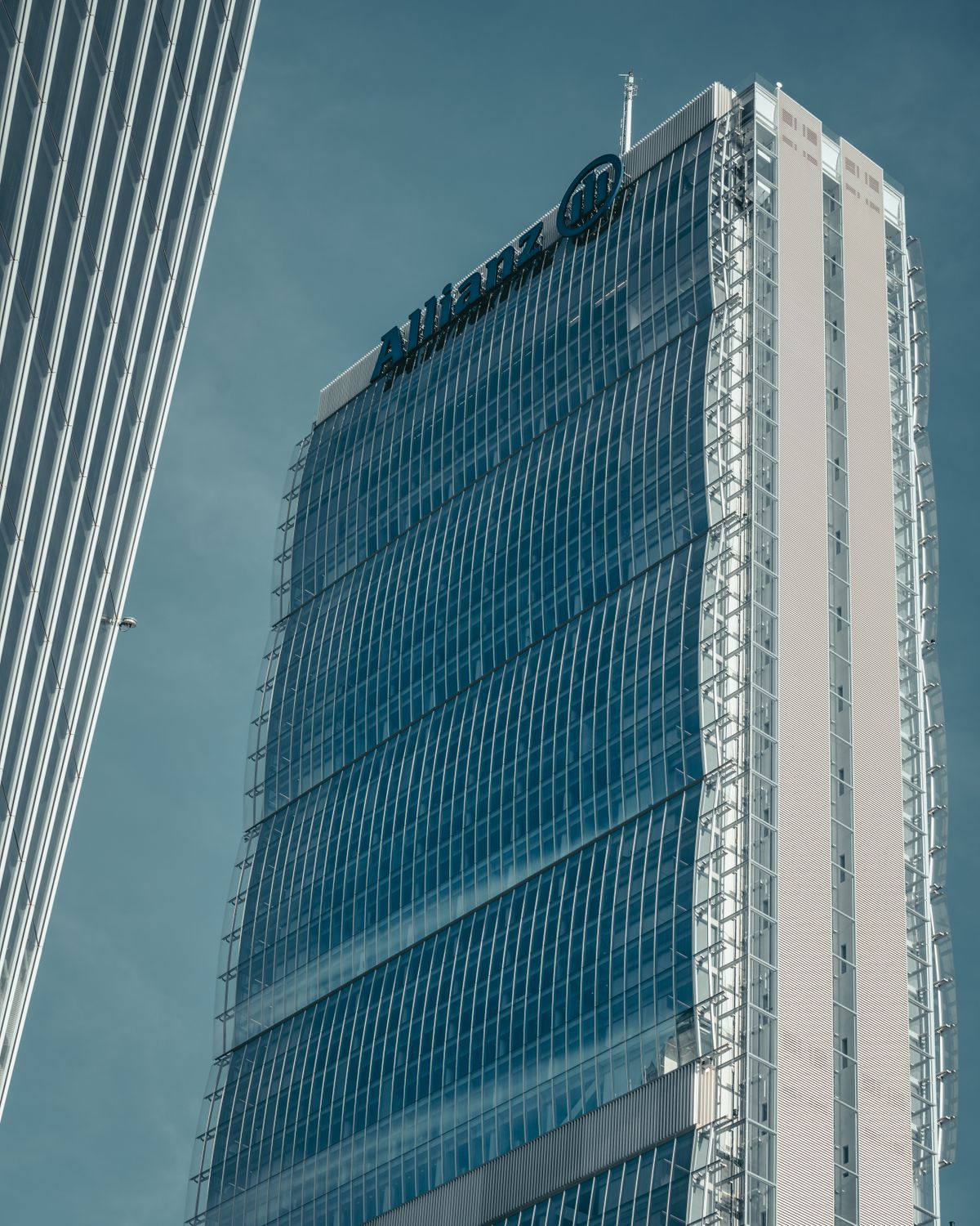 Allianz Tower Photos, Download The BEST Free Allianz Tower Stock Photos ...