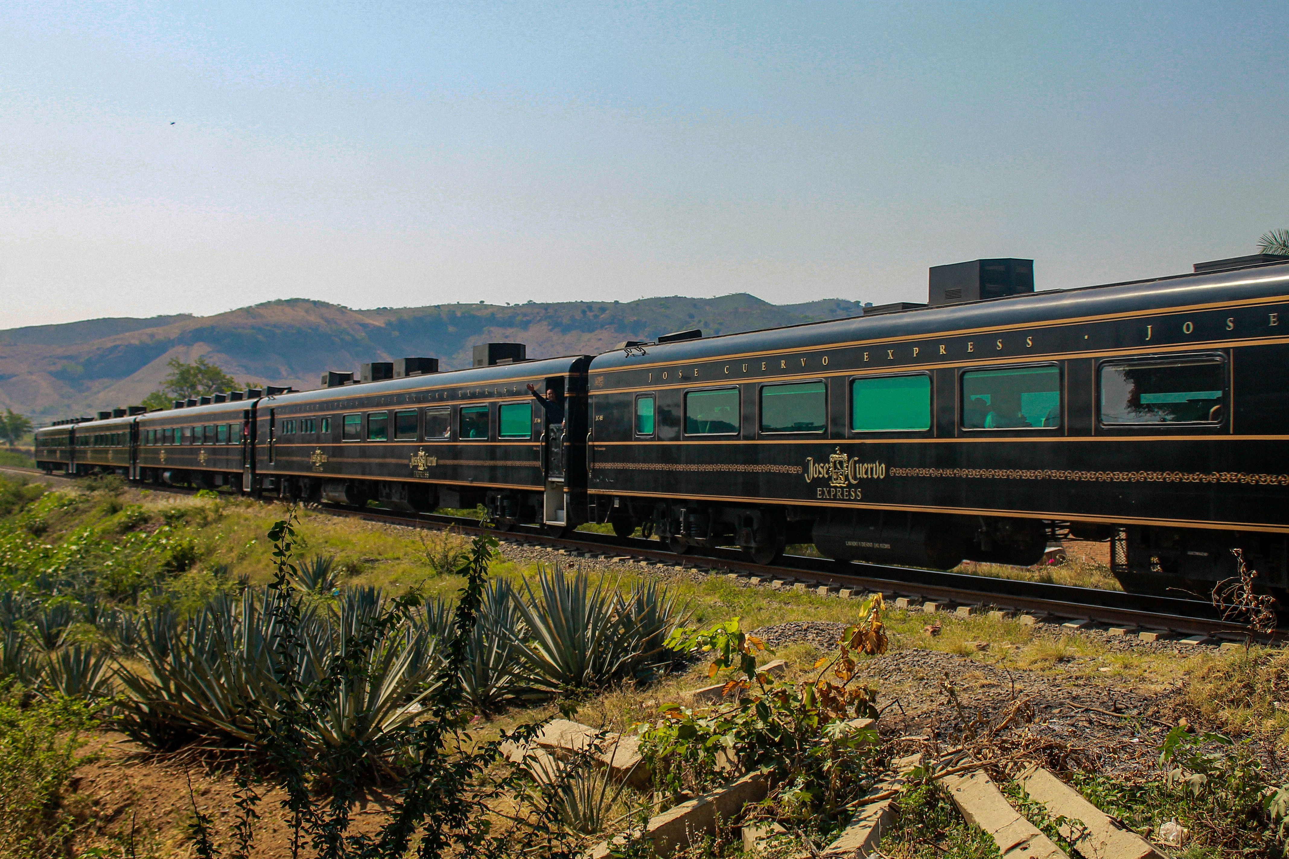 Tren Photos, Download The BEST Free Tren Stock Photos & HD Images