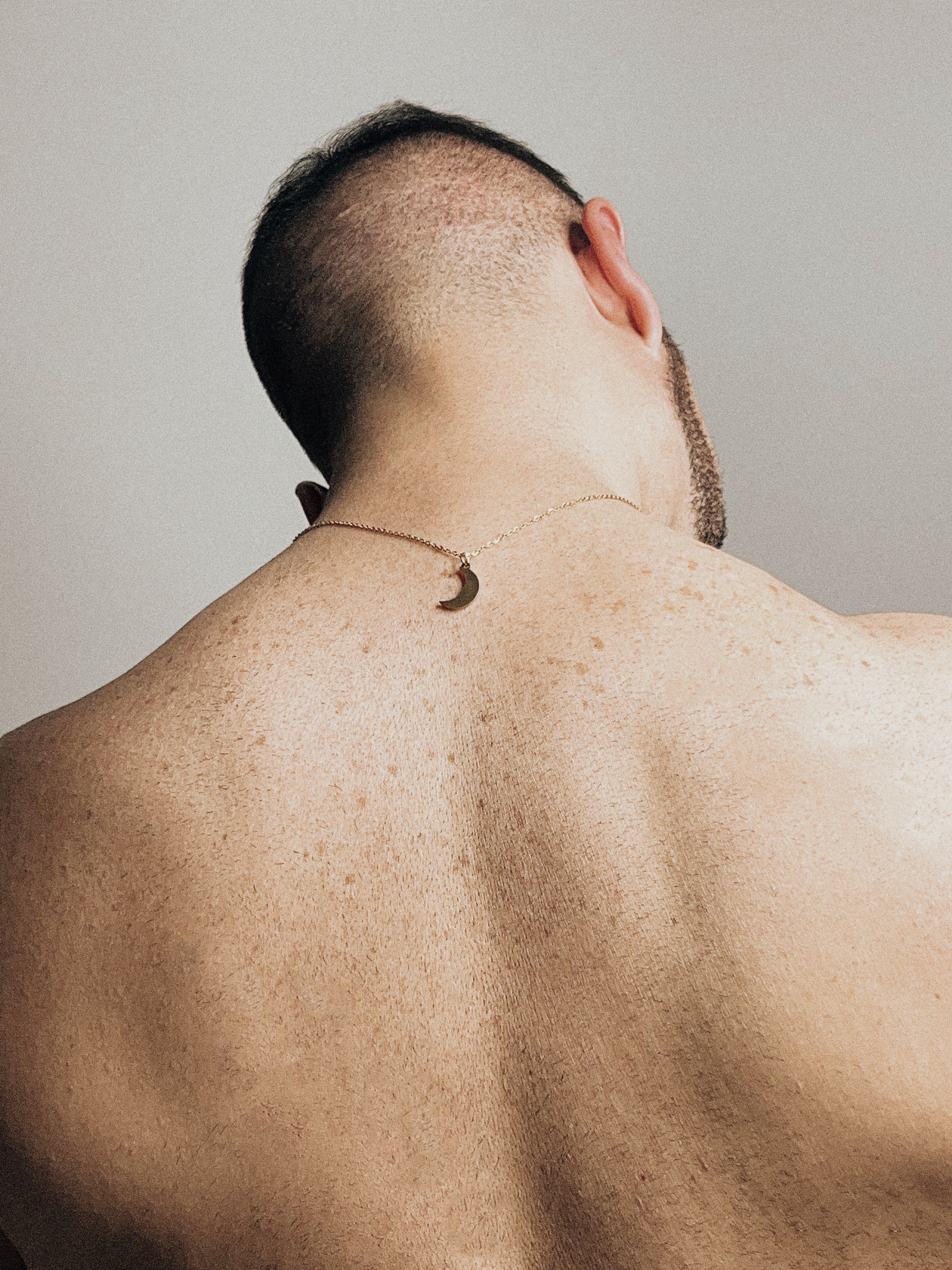 Wide Back of Bodybuilder · Free Stock Photo
