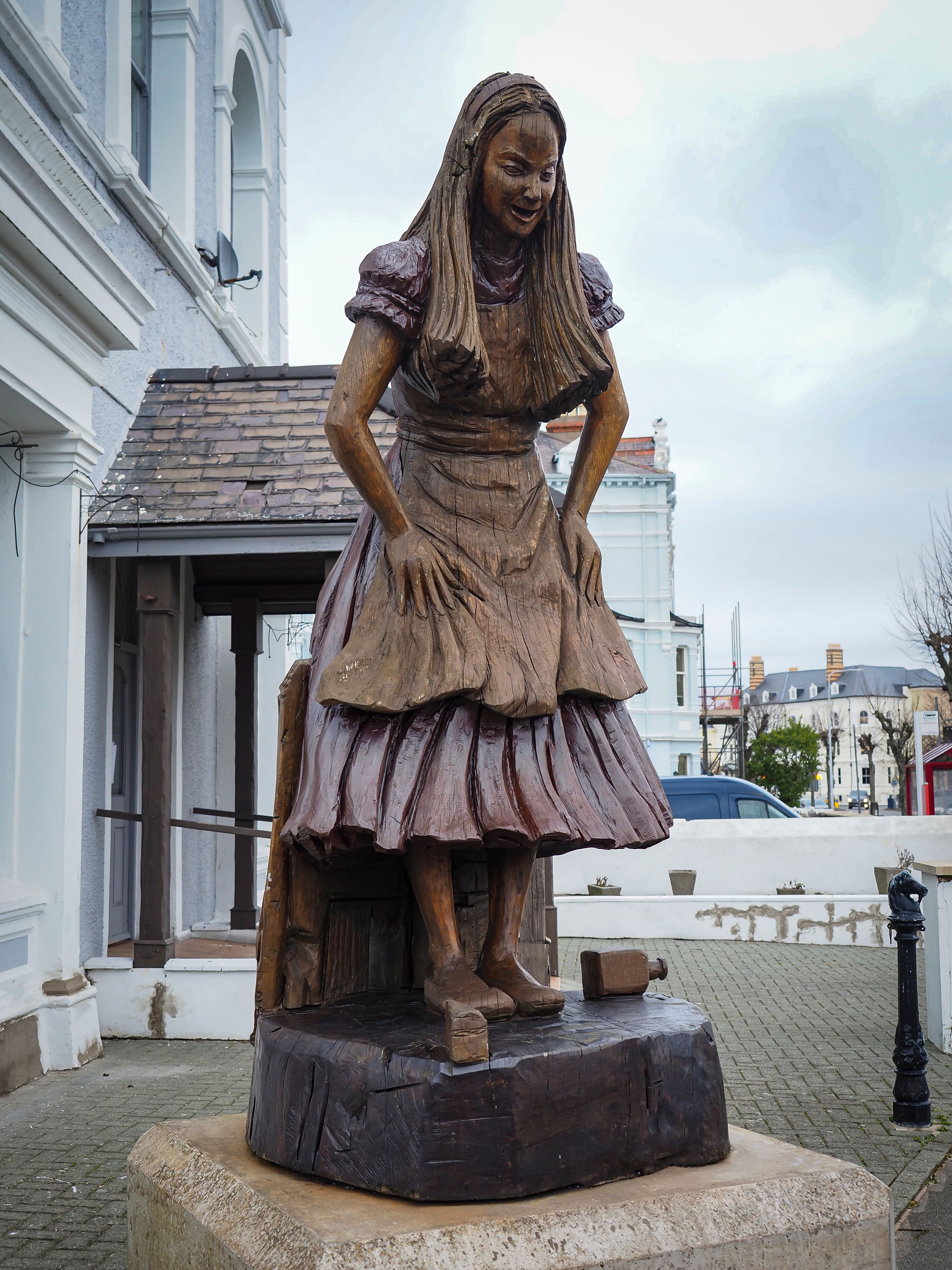 Alice in Wonderland Sculpture in Llandudno · Free Stock Photo