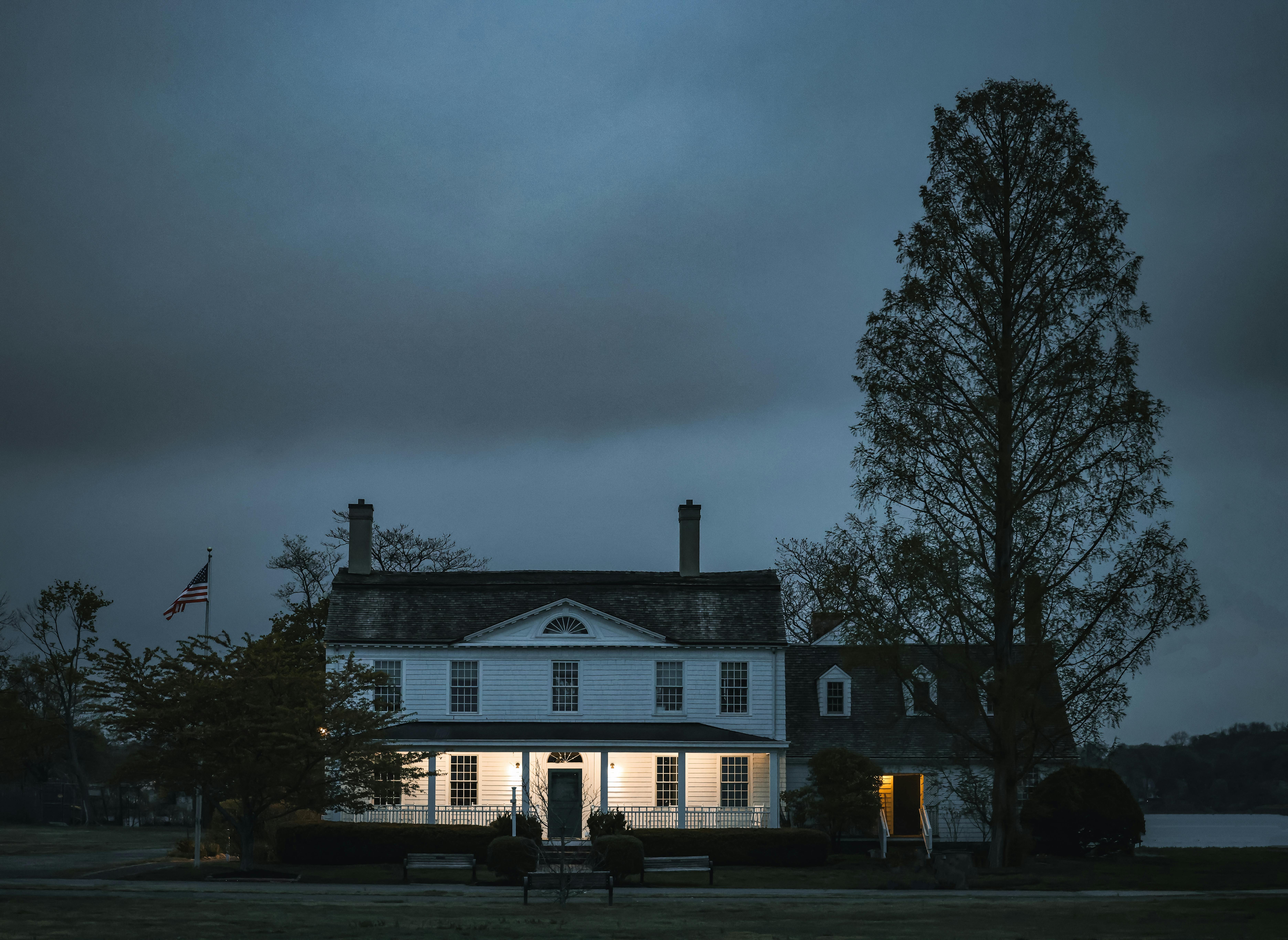 House and Tree · Free Stock Photo