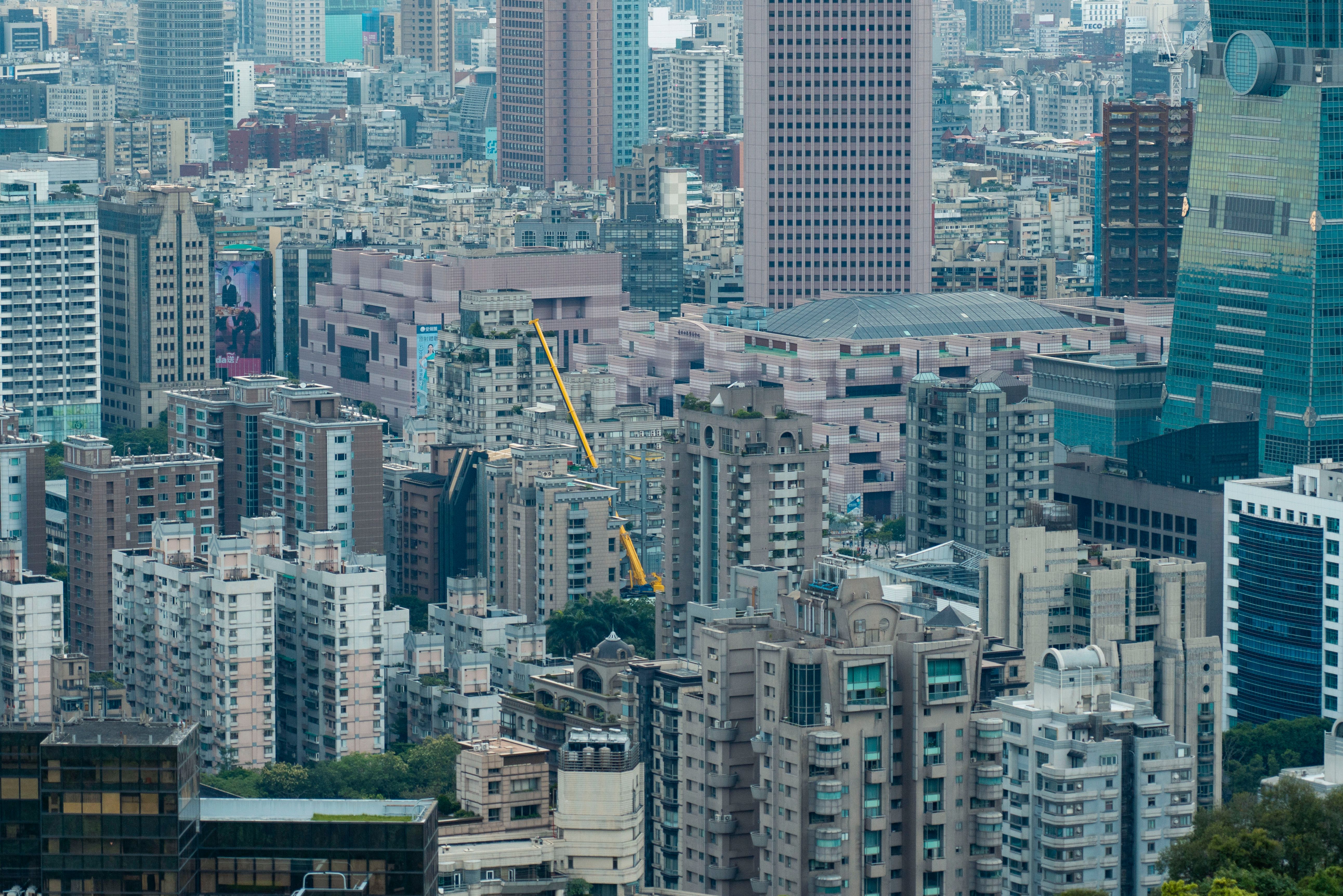 Buildings and Skyscrapers in City · Free Stock Photo
