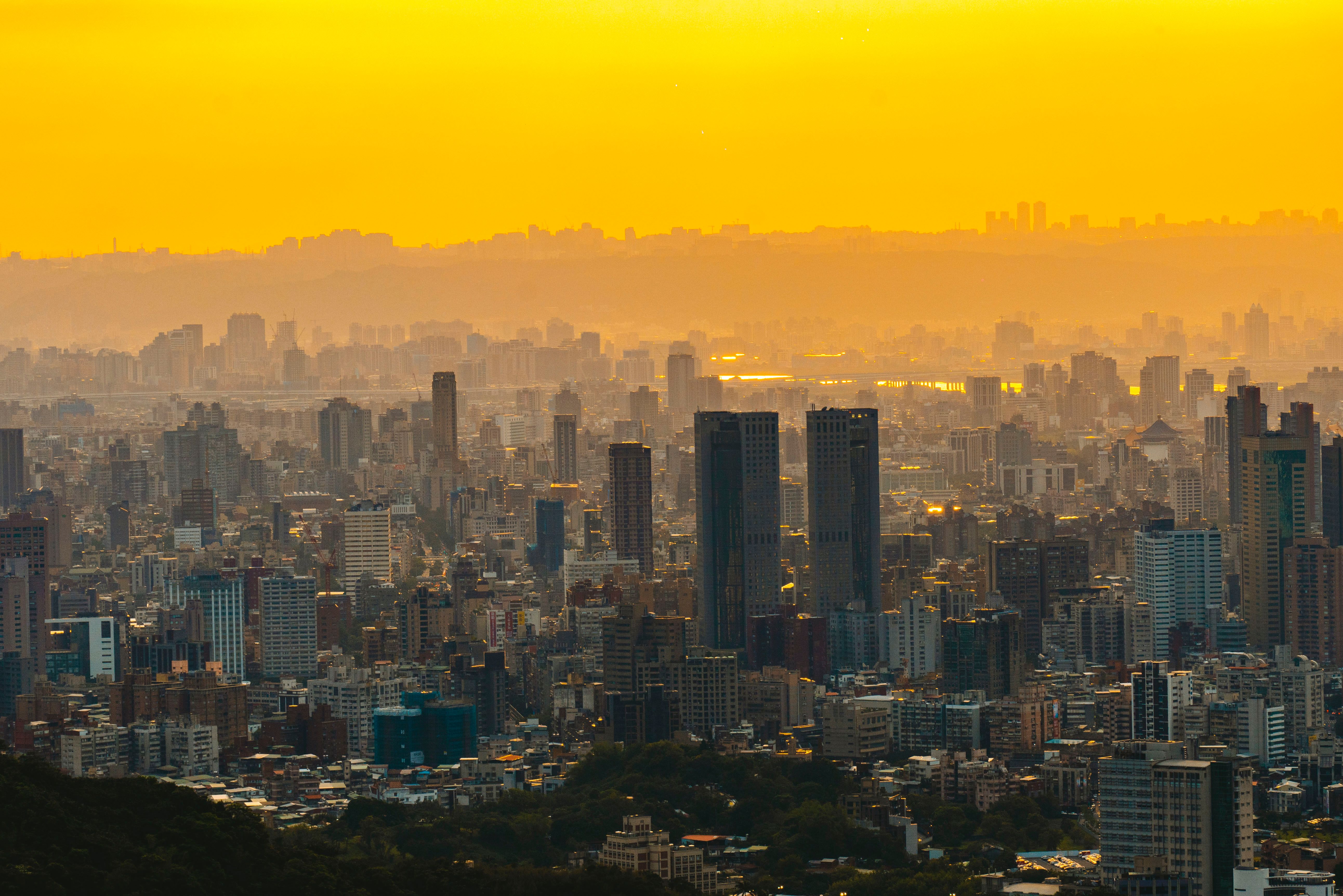 Yellow Sky over City at Sunset · Free Stock Photo