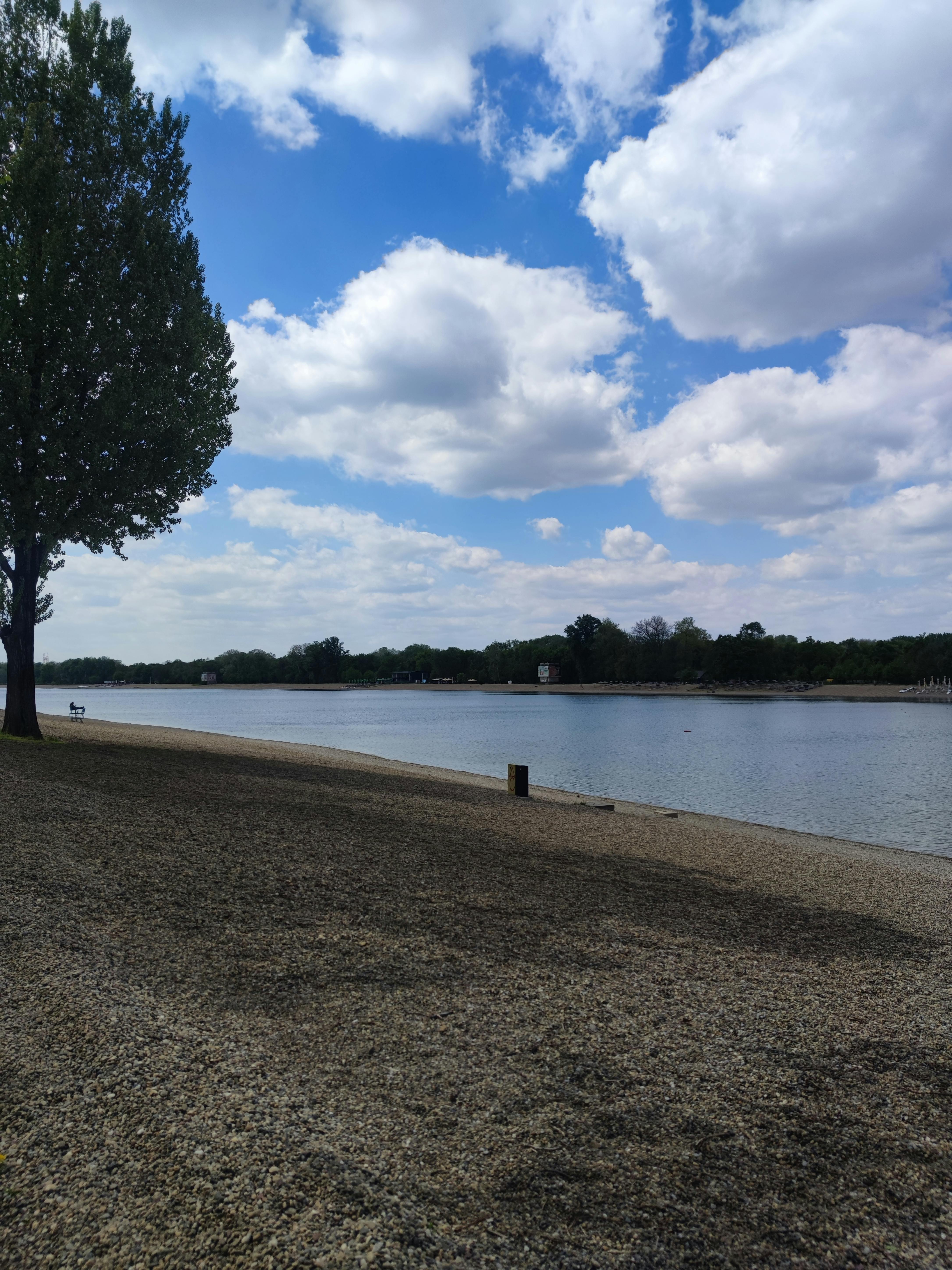 Beach on Riverbank · Free Stock Photo