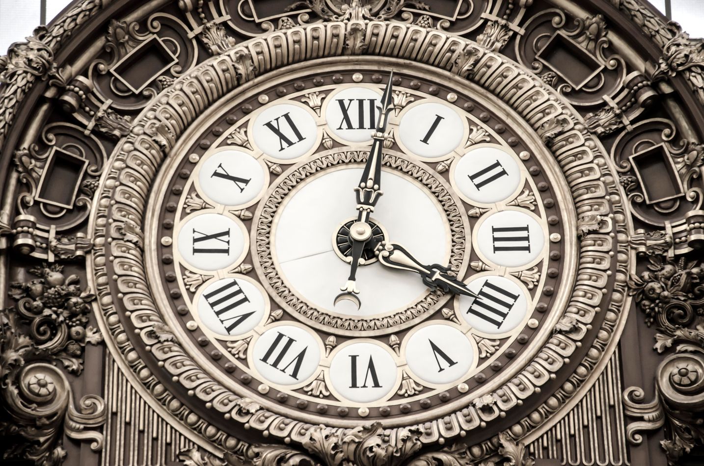 How to Read Analogue Clock: A Step-by-Step Guide