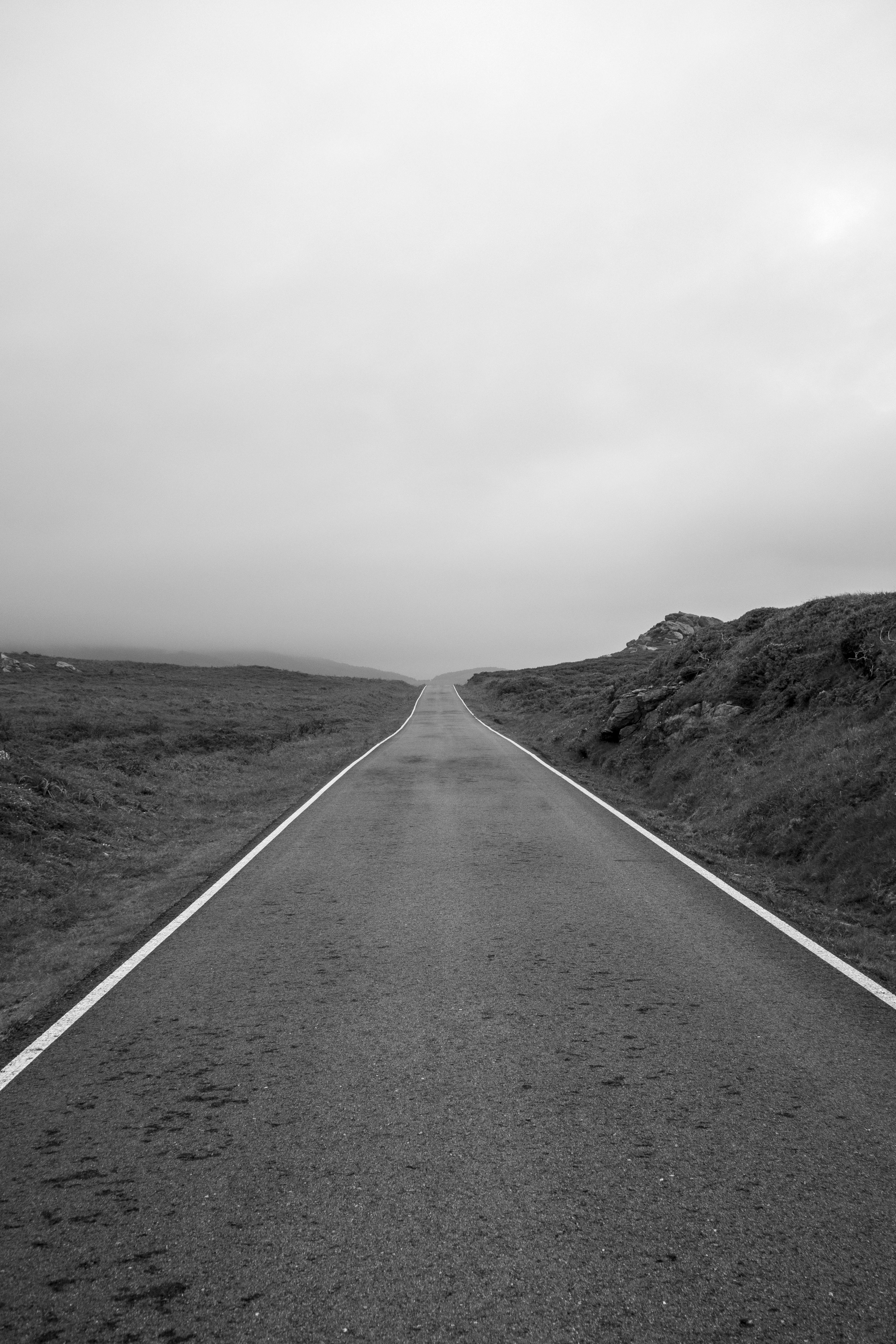 Empty Road in Black and White · Free Stock Photo