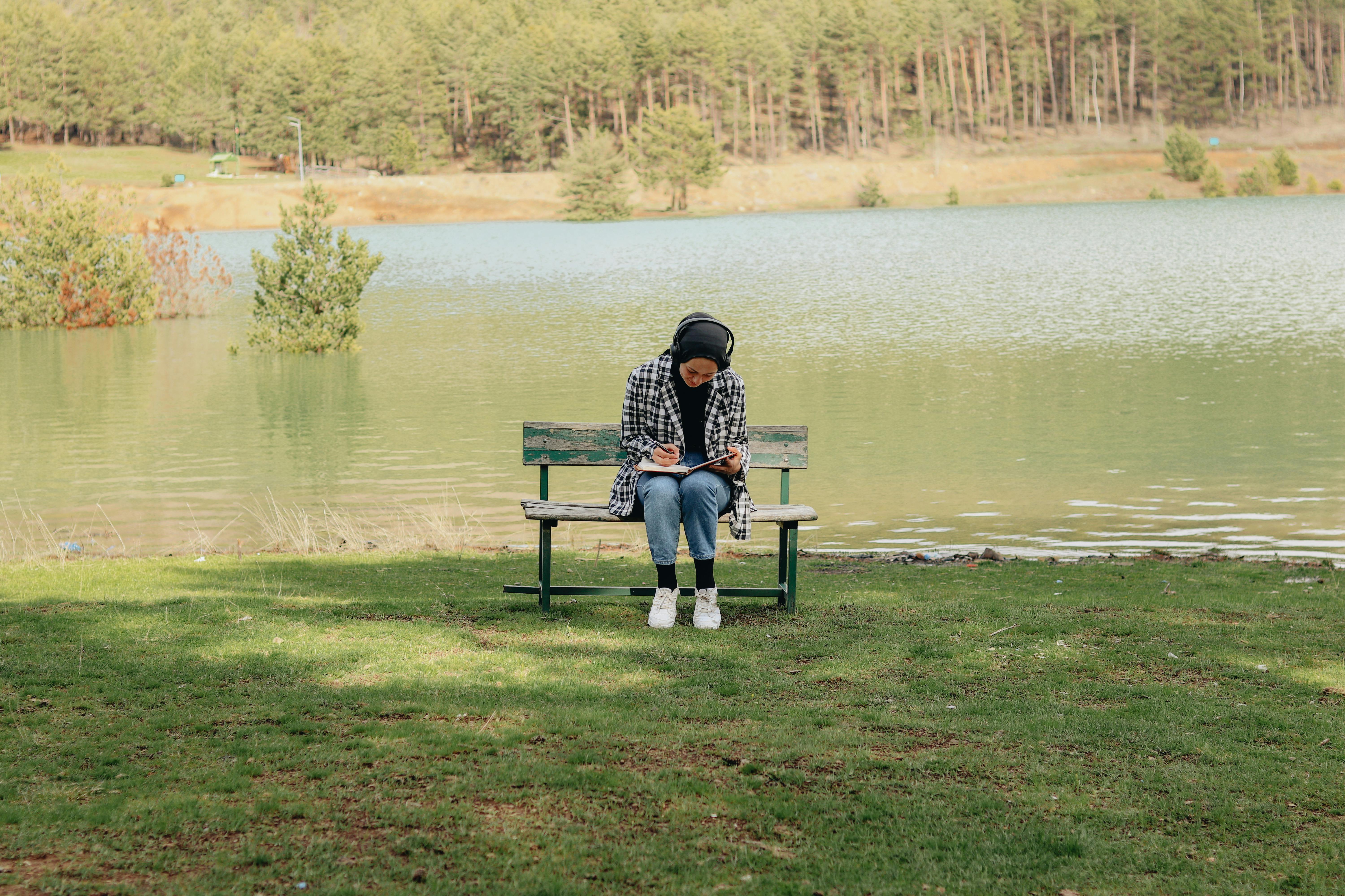 Retreats For Trauma Recovery: 7 Powerful Weekend Getaways 2025