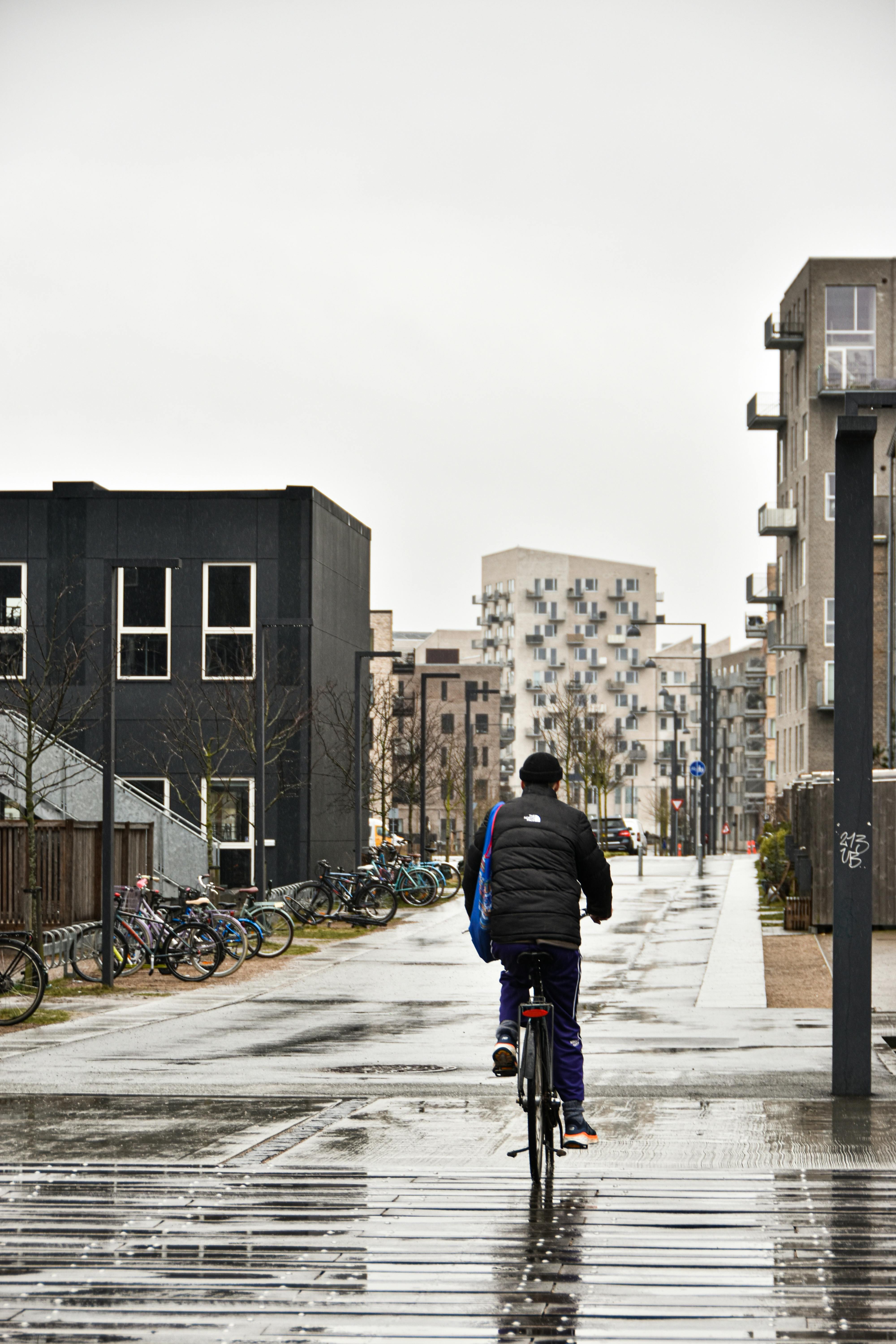 Cycling In Rain Photos, Download The BEST Free Cycling In Rain Stock ...