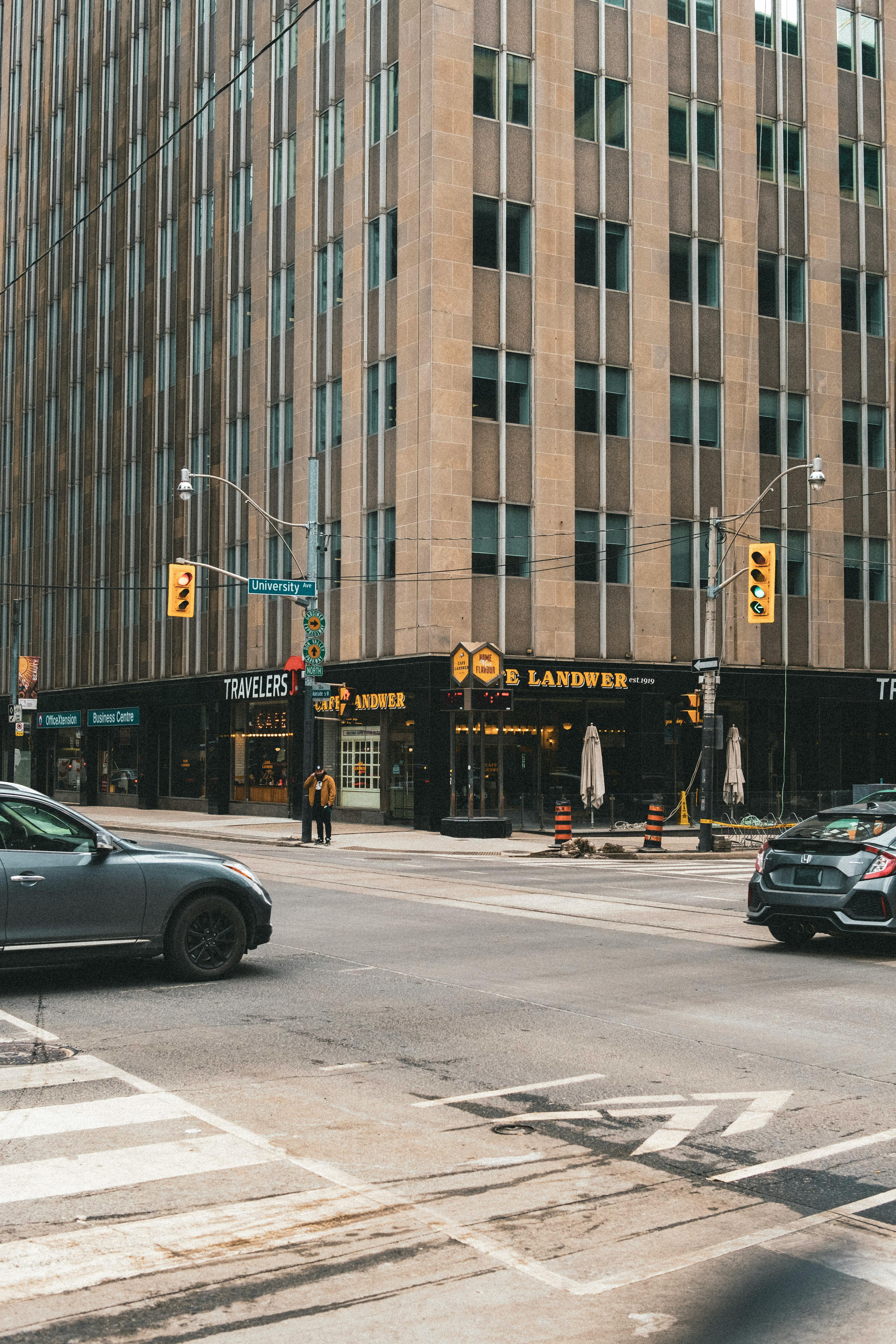 Intersection in Downtown · Free Stock Photo