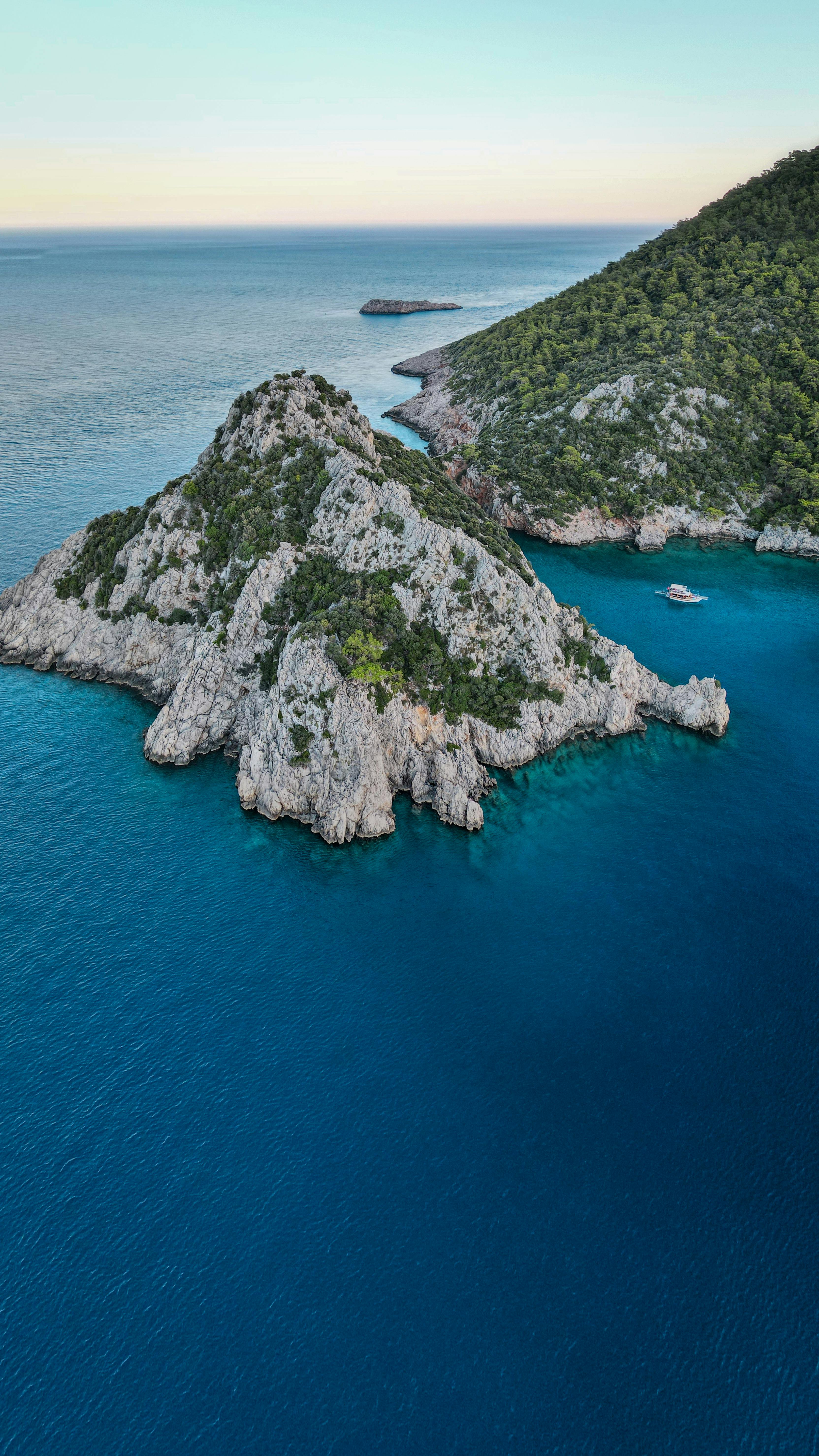 Rocks on Island and Sea Shore · Free Stock Photo