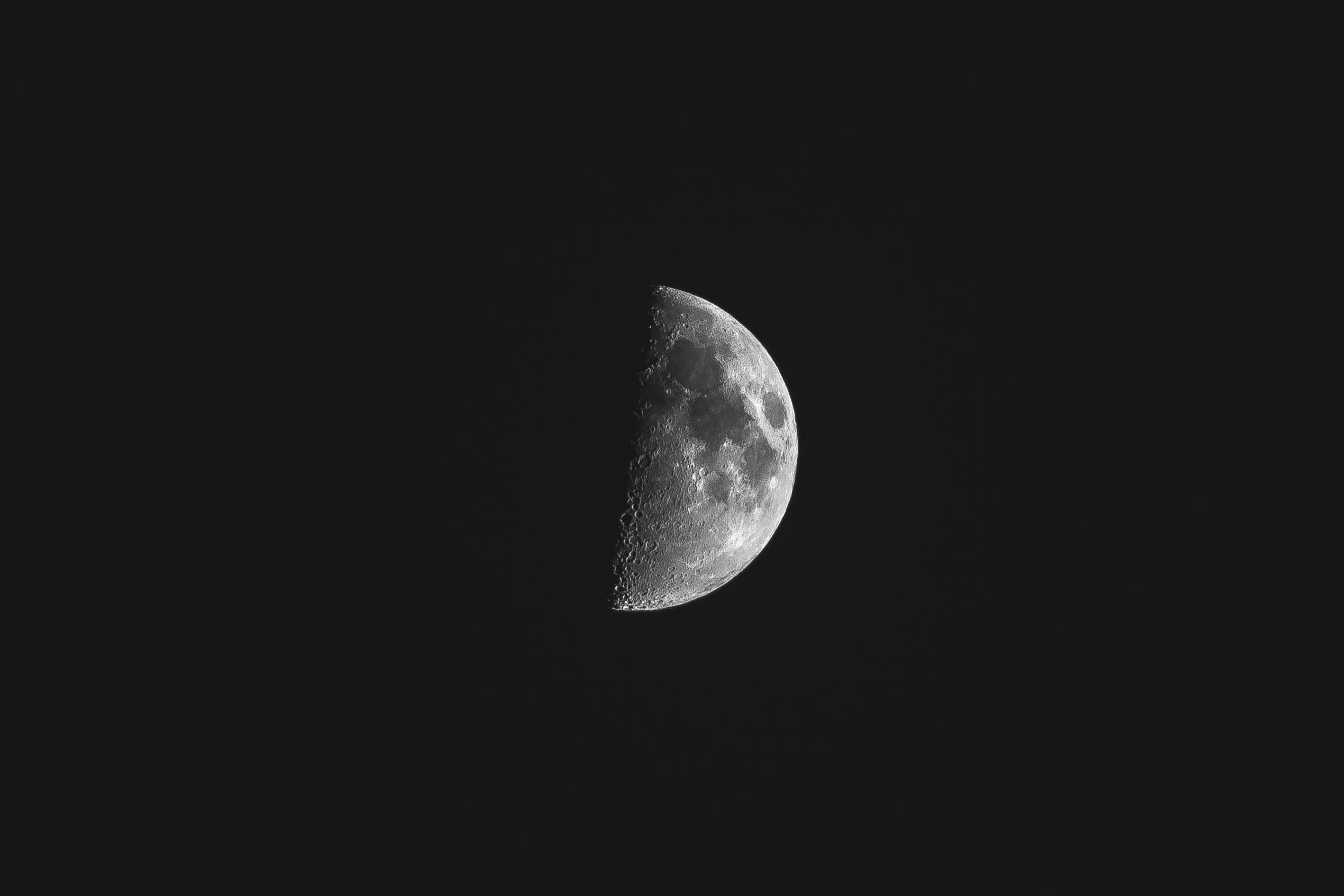 Moon on Sky in Black and White · Free Stock Photo