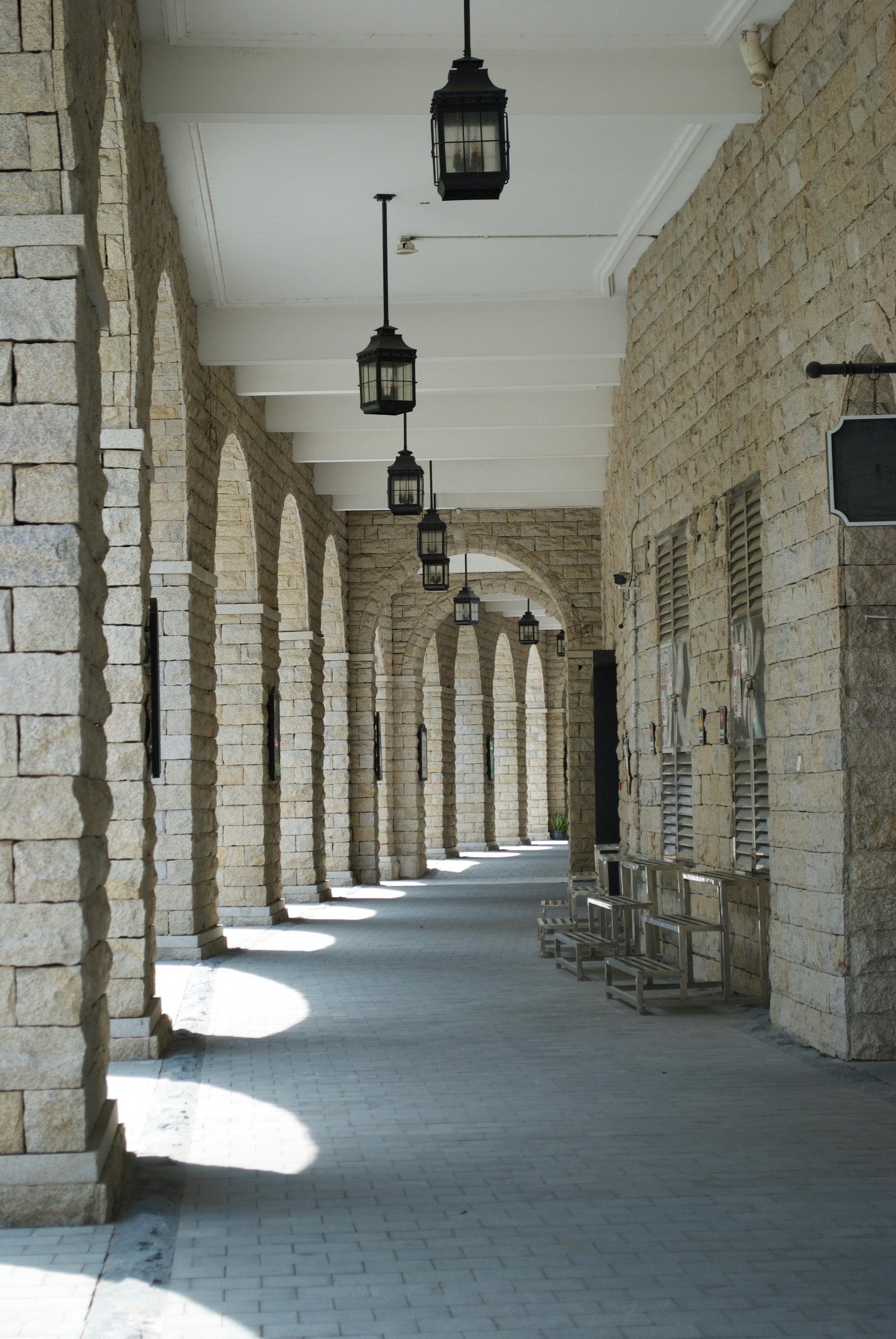 Arcade and Columns of a Historical Building · Free Stock Photo