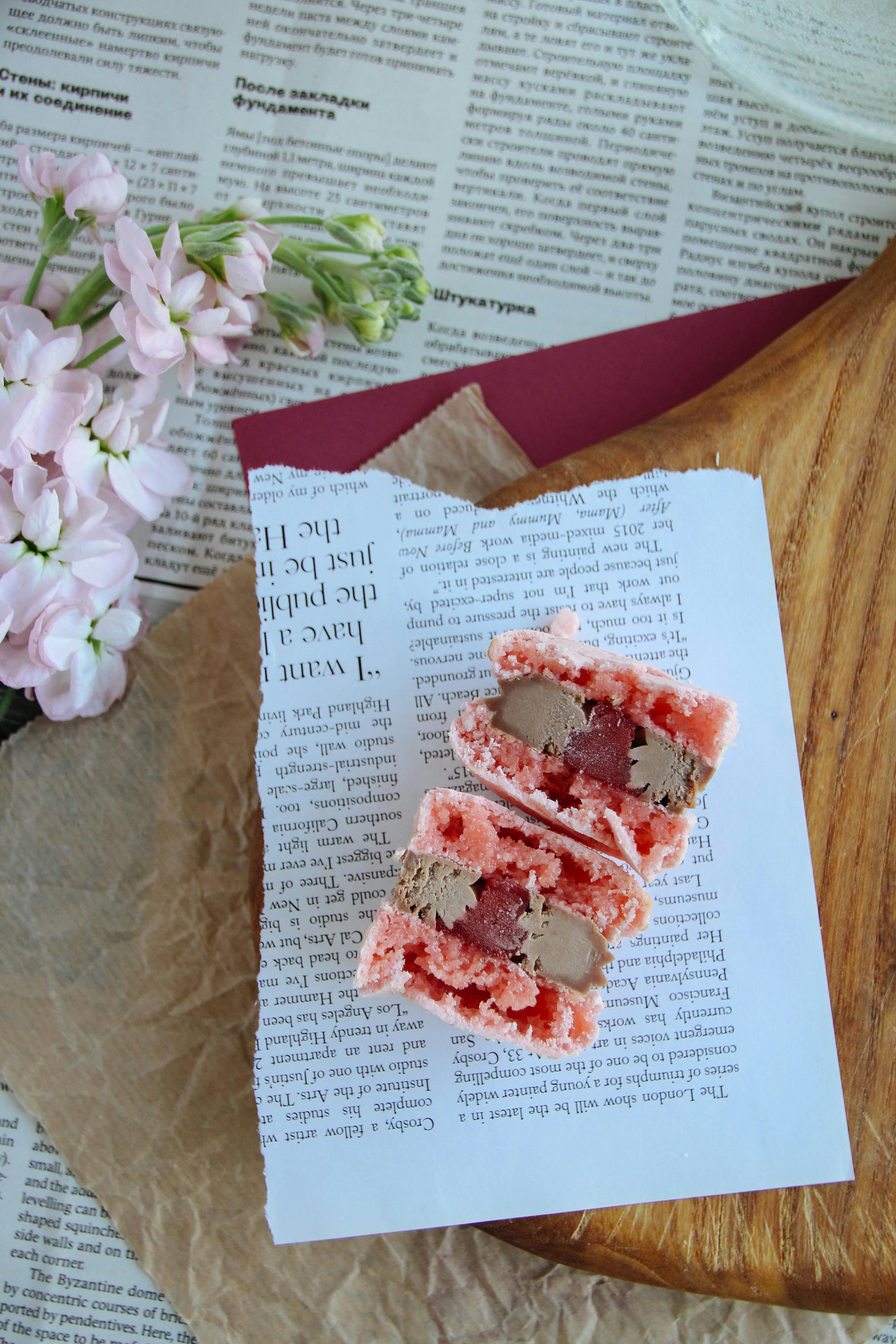 Sweet Cake on Papers · Free Stock Photo