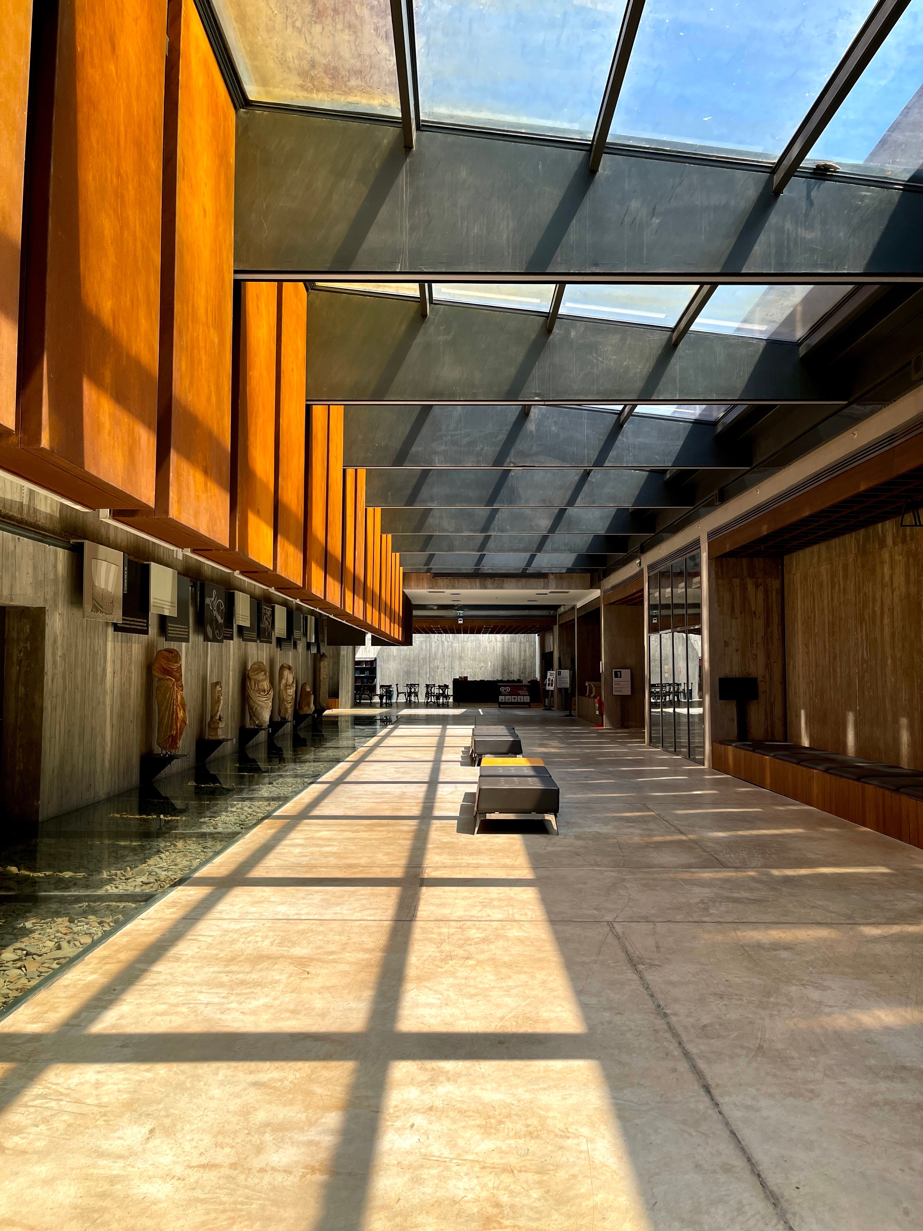 Empty Hall in Museum · Free Stock Photo