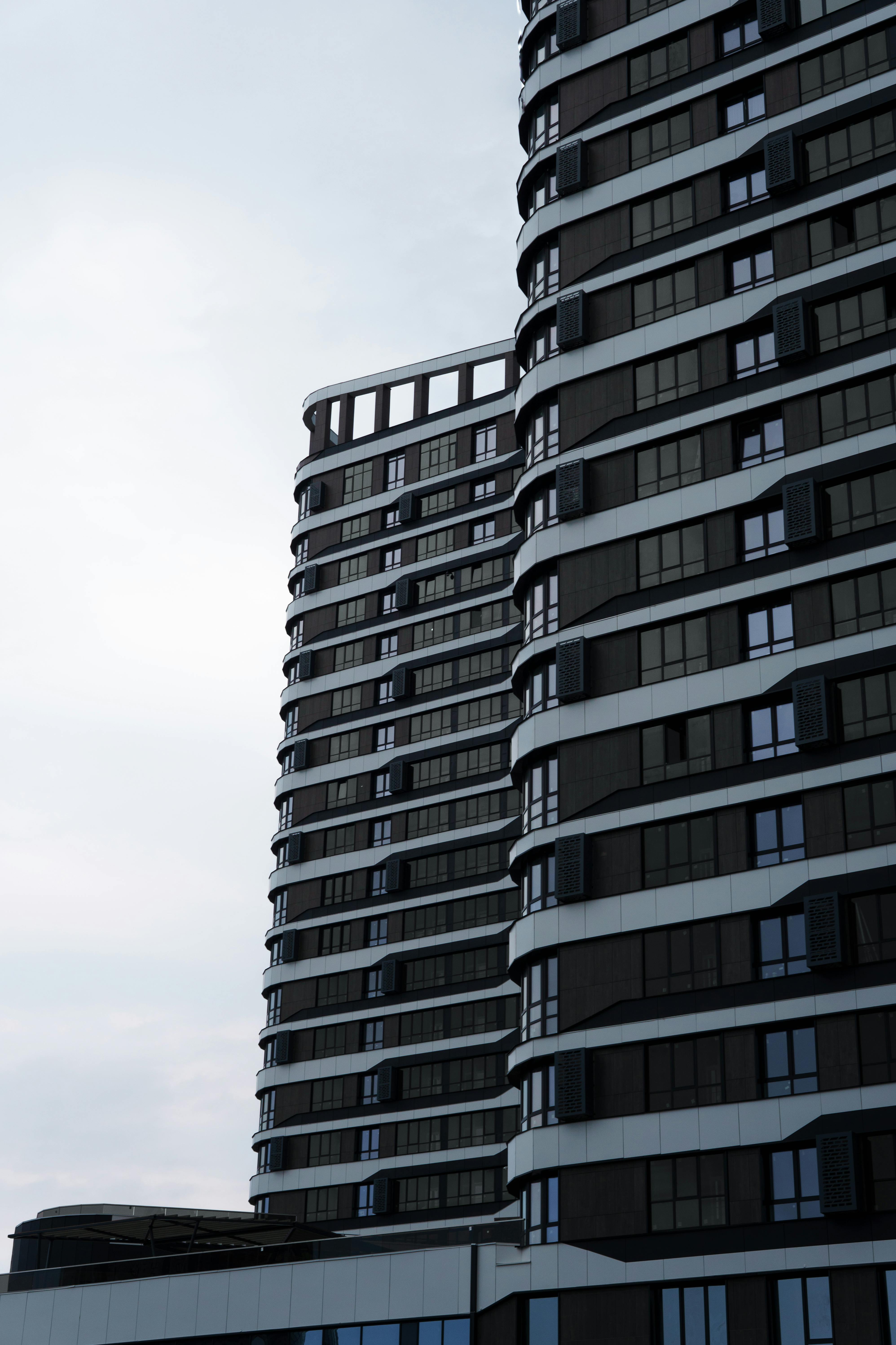 White 3-storey Building · Free Stock Photo