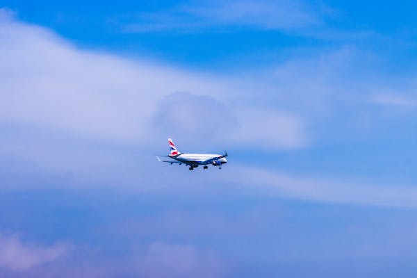 Plane Flying Photos, Download The BEST Free Plane Flying Stock Photos ...