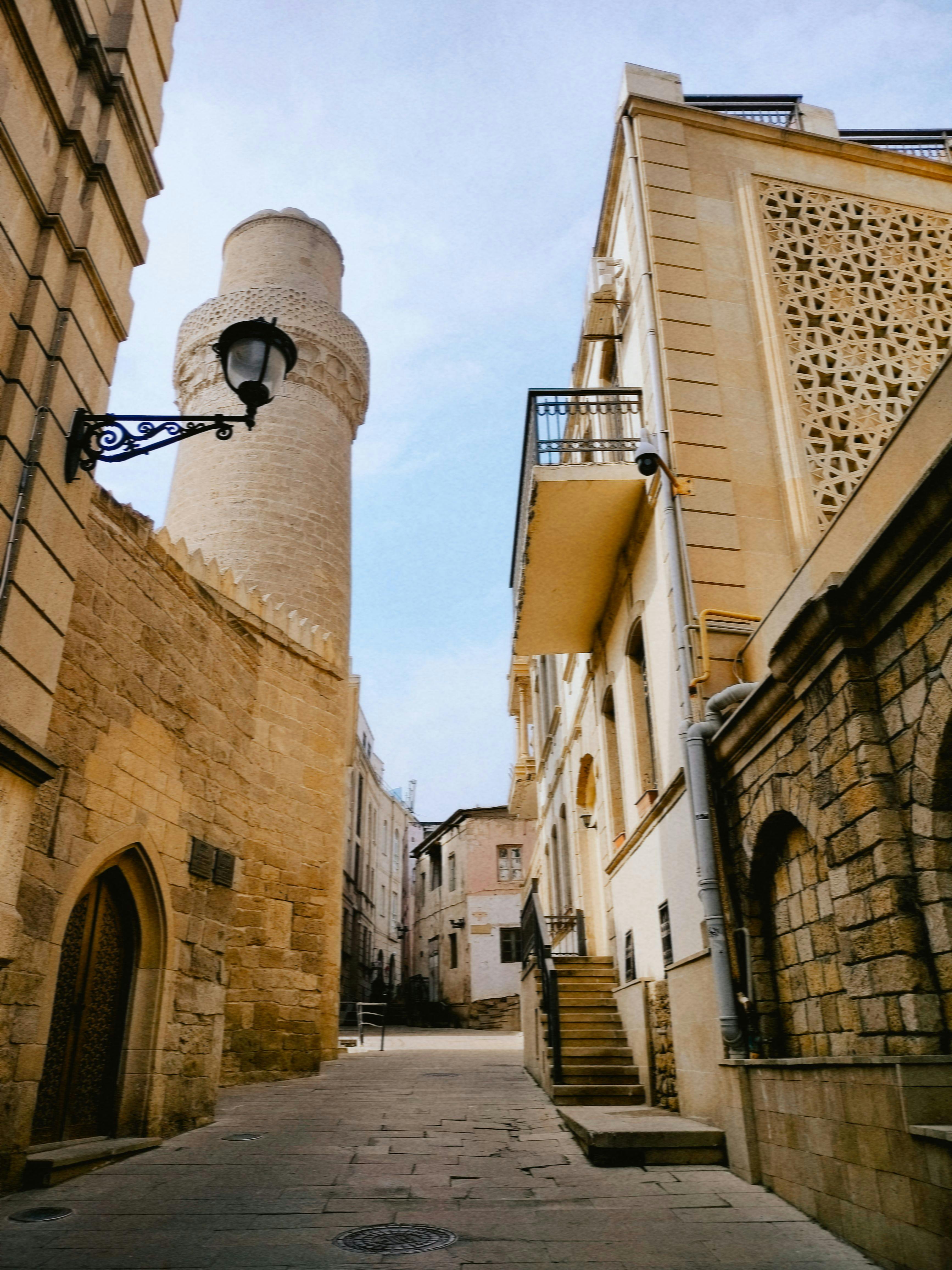 Roses on Graves in Sehidler Xiyabani in Baku · Free Stock Photo