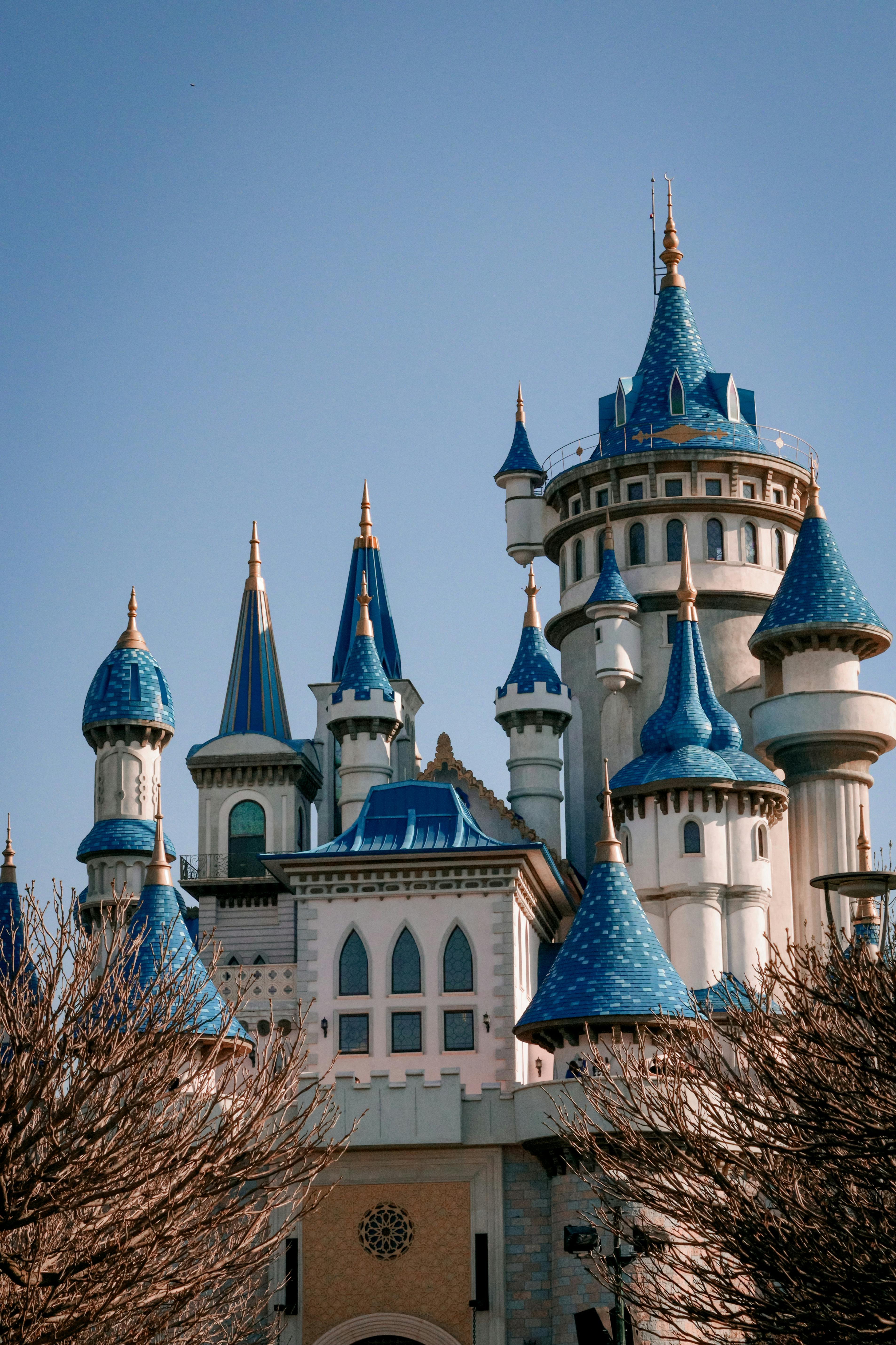 A castle with blue turrets and a blue roof · Free Stock Photo