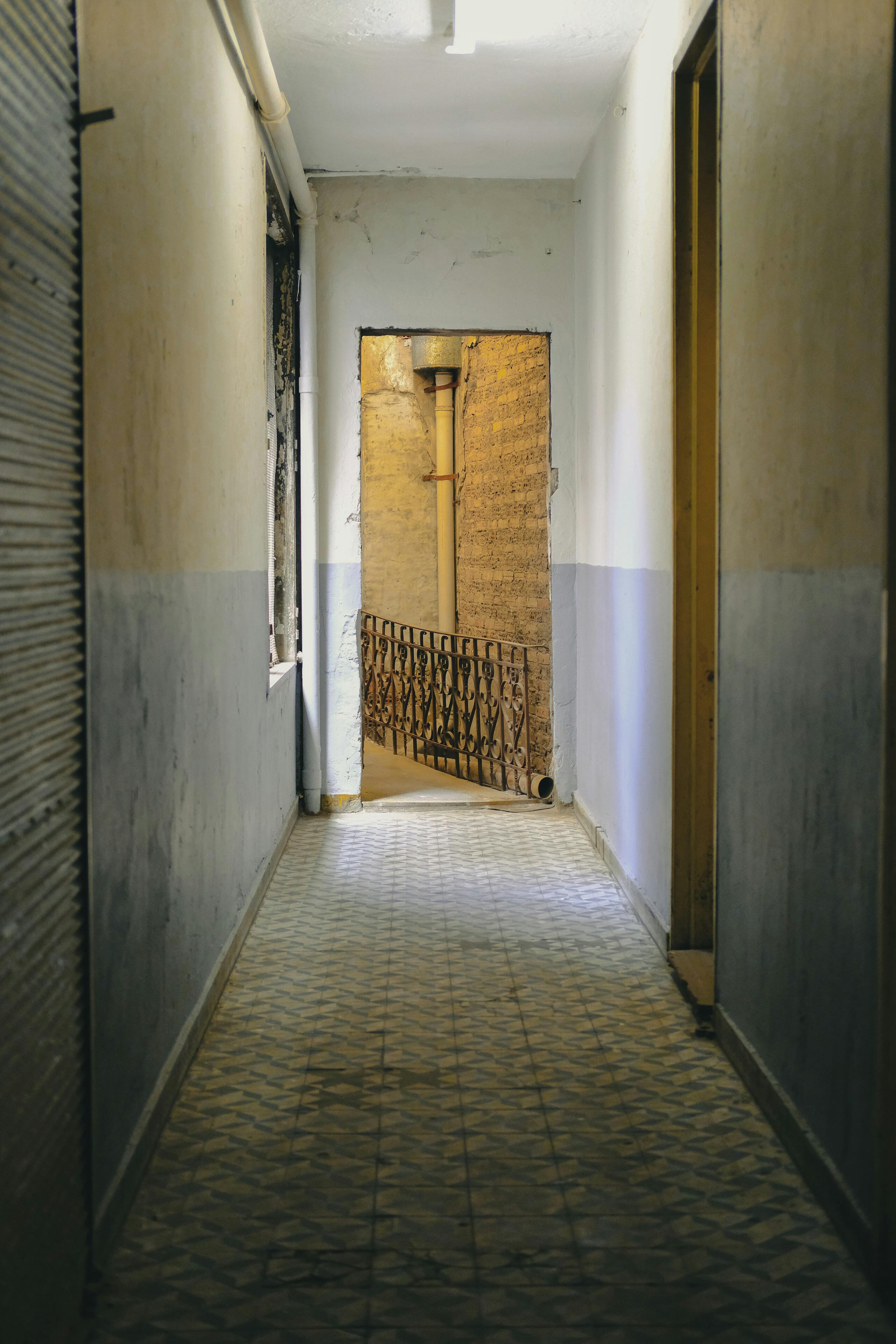 Corridor and Doorway · Free Stock Photo