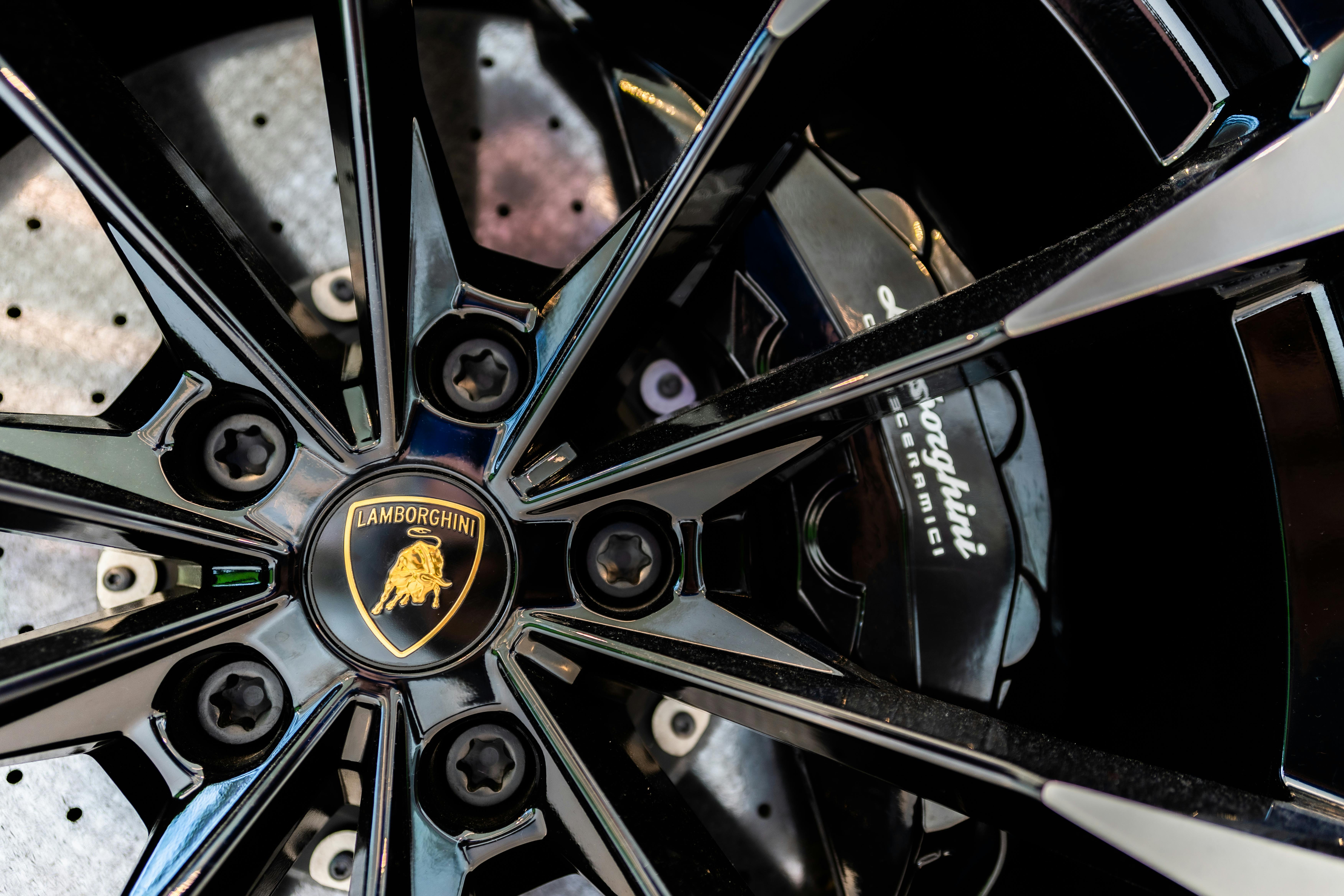 Close-up of Lamborghini Wheel · Free Stock Photo