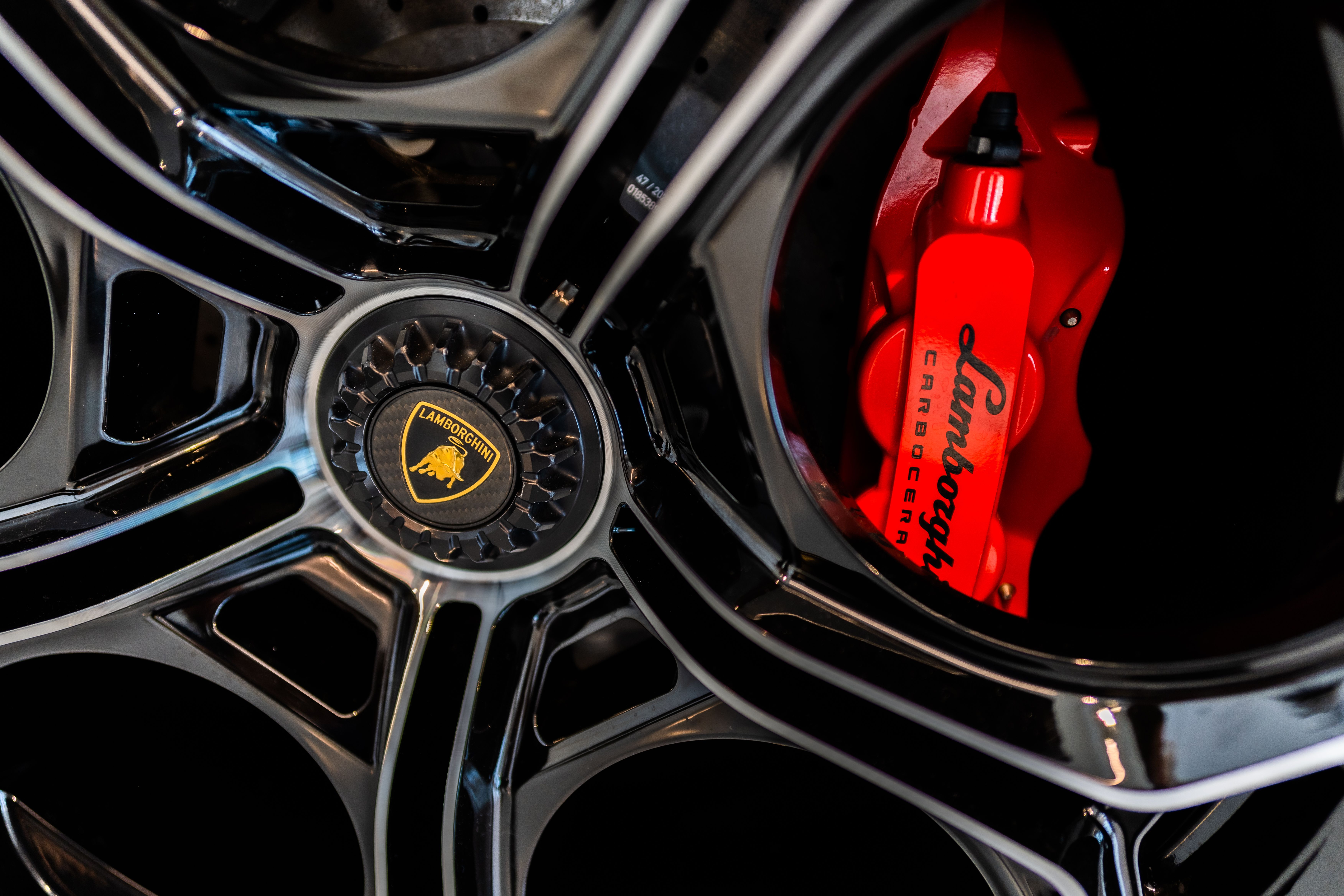 Close-up of a Black Rim of a Subaru · Free Stock Photo