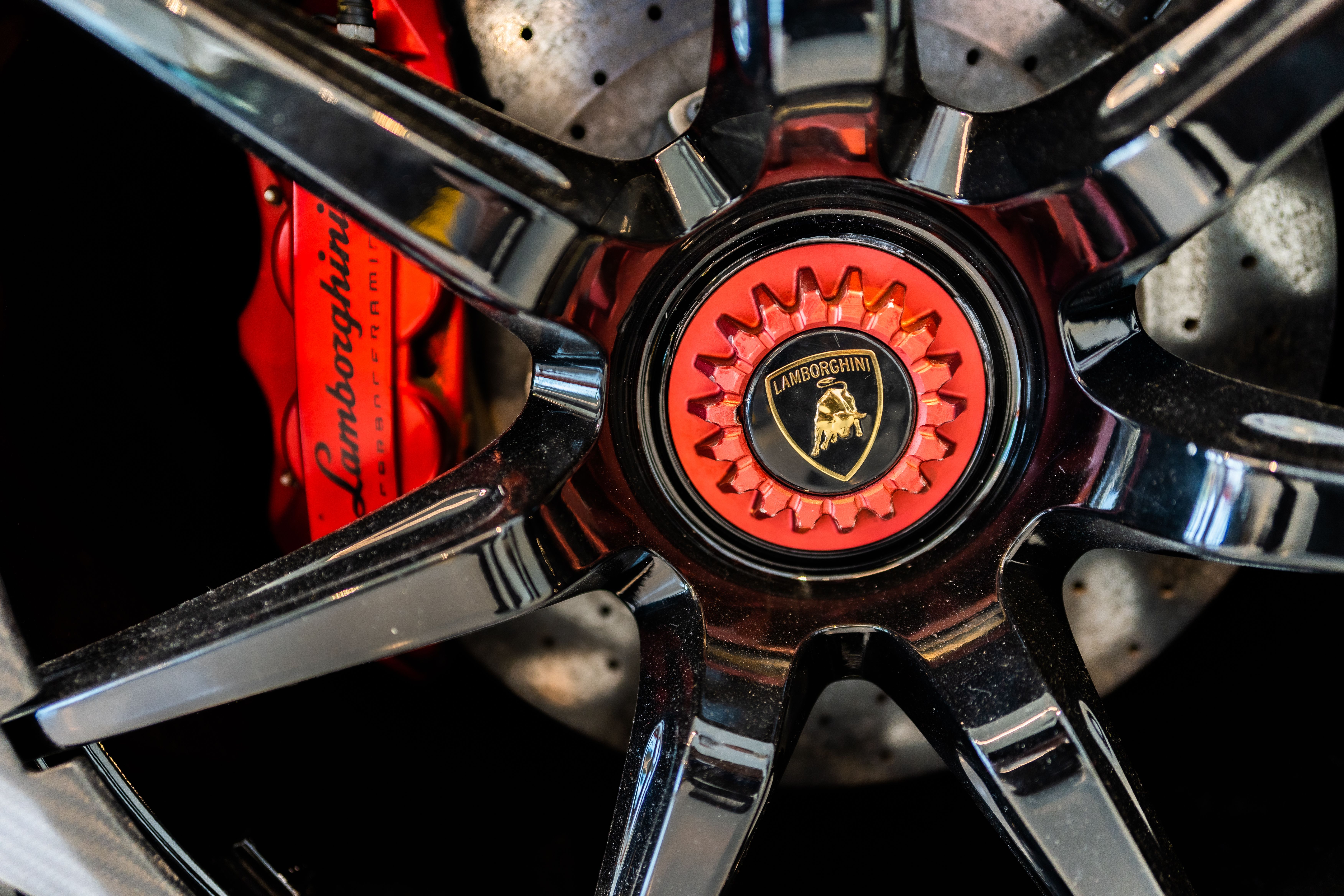 Close-up of a Rim in a New Lamborghini · Free Stock Photo