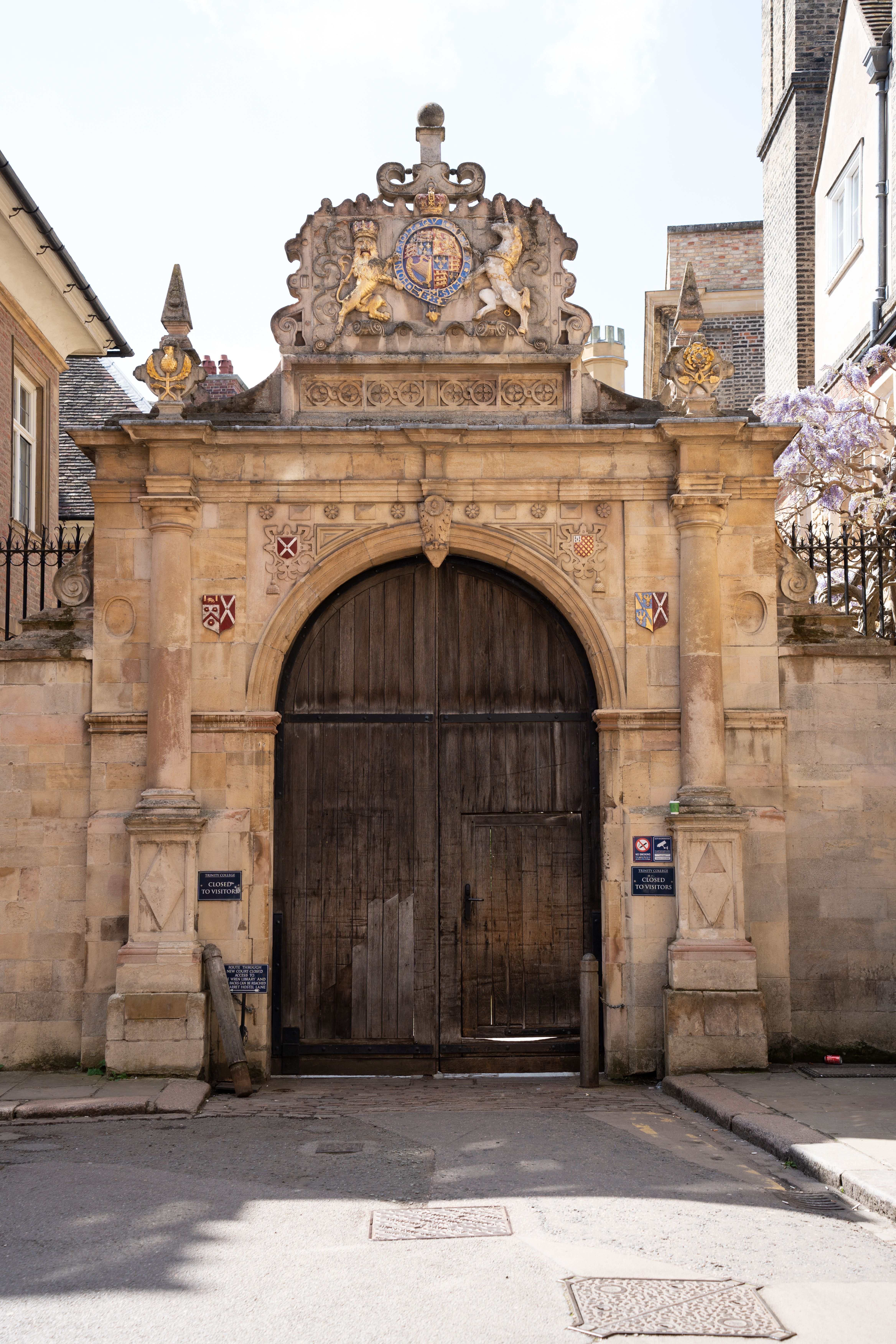 Gate with Ornaments · Free Stock Photo