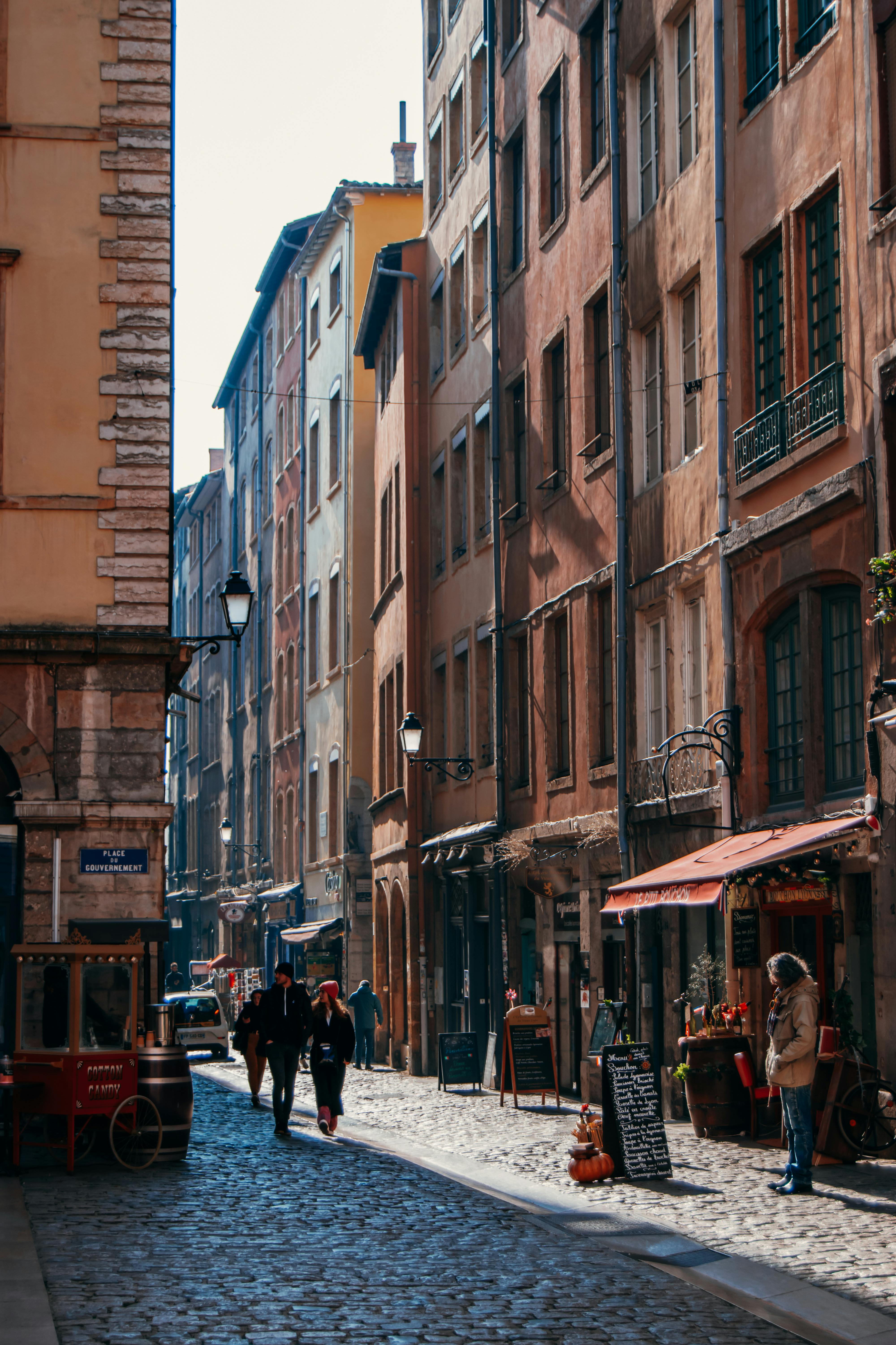 Old Cannons and Bullets · Free Stock Photo