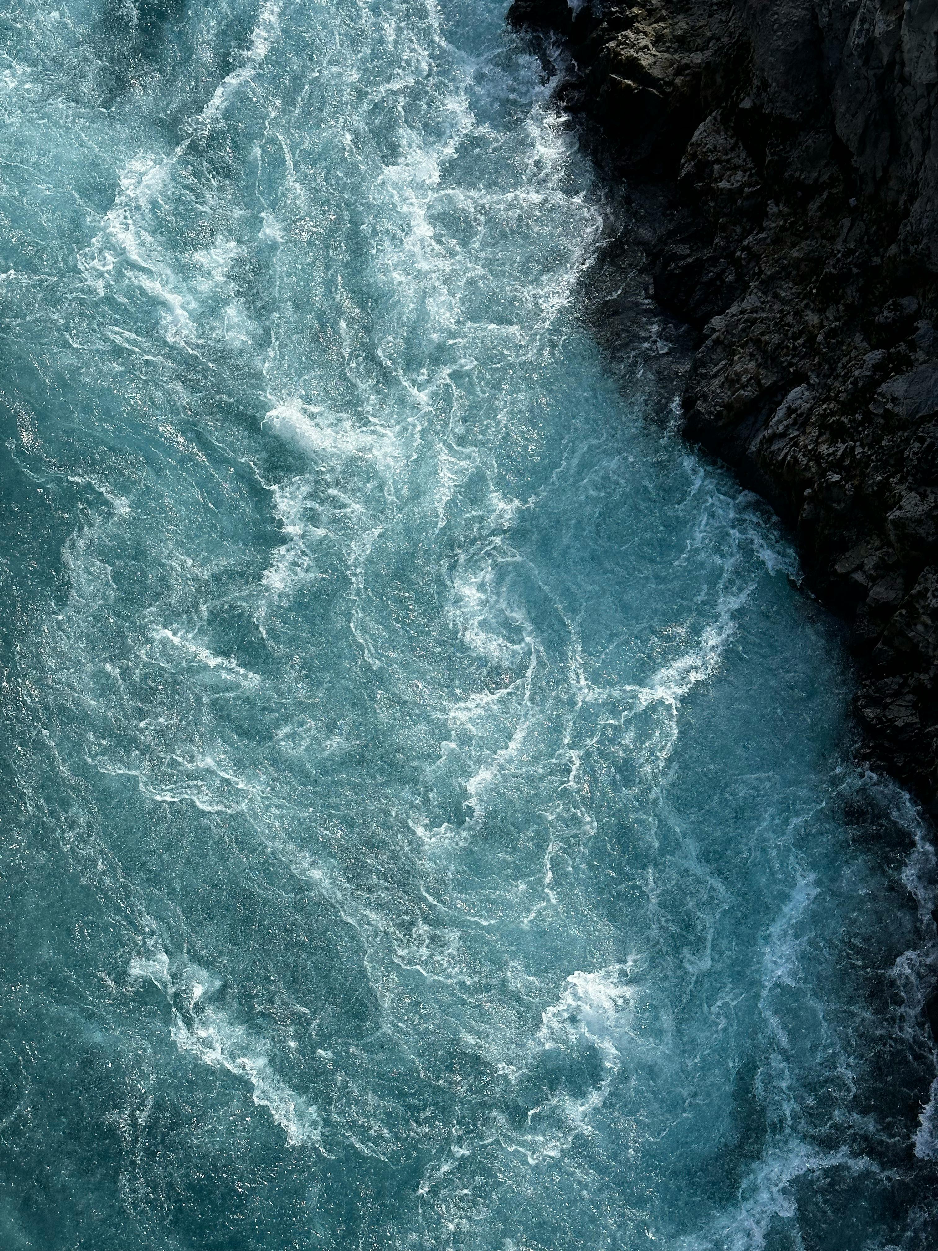 Top View of Waves on a Rocky Shore · Free Stock Photo