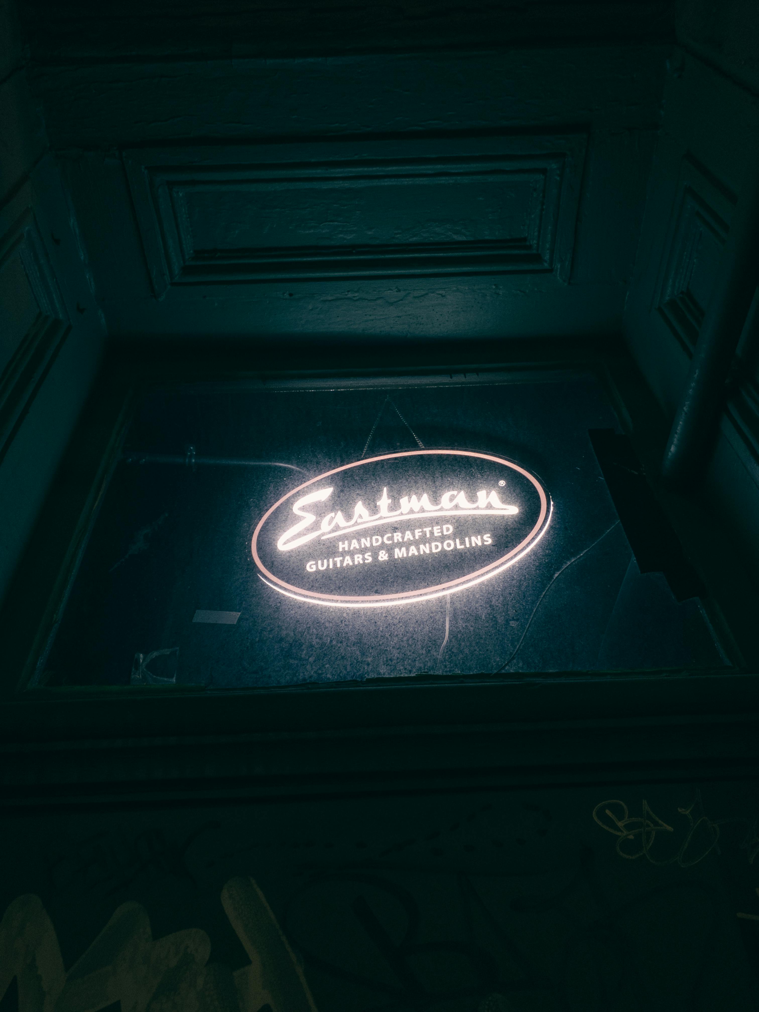 Close-up of a Neon Sign · Free Stock Photo