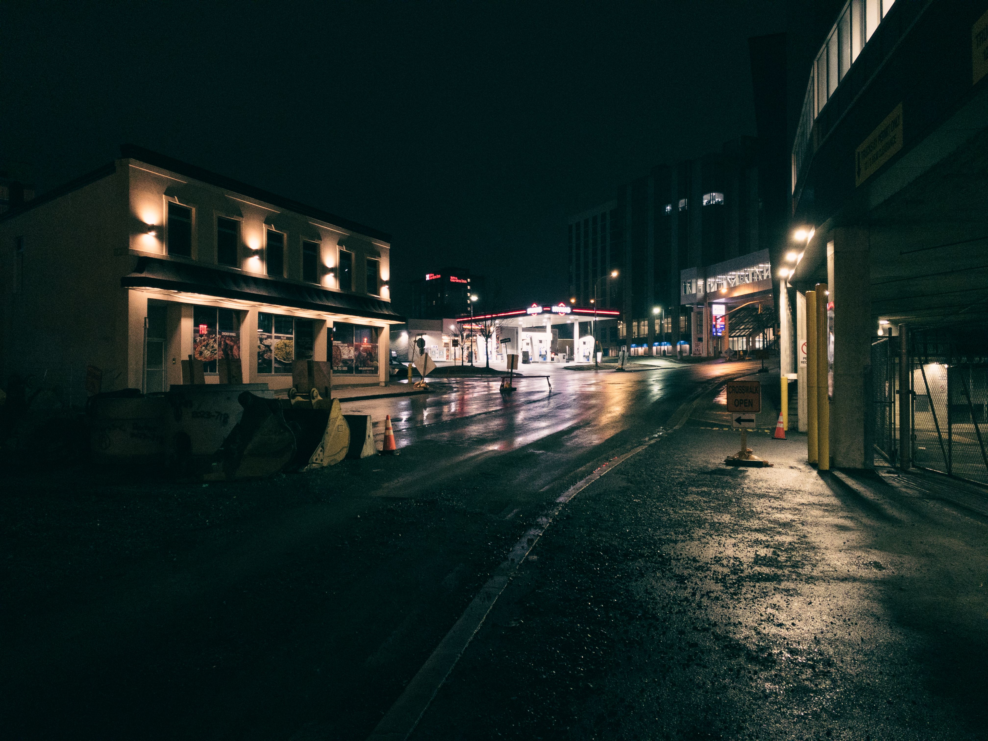 Street in Town at Night · Free Stock Photo