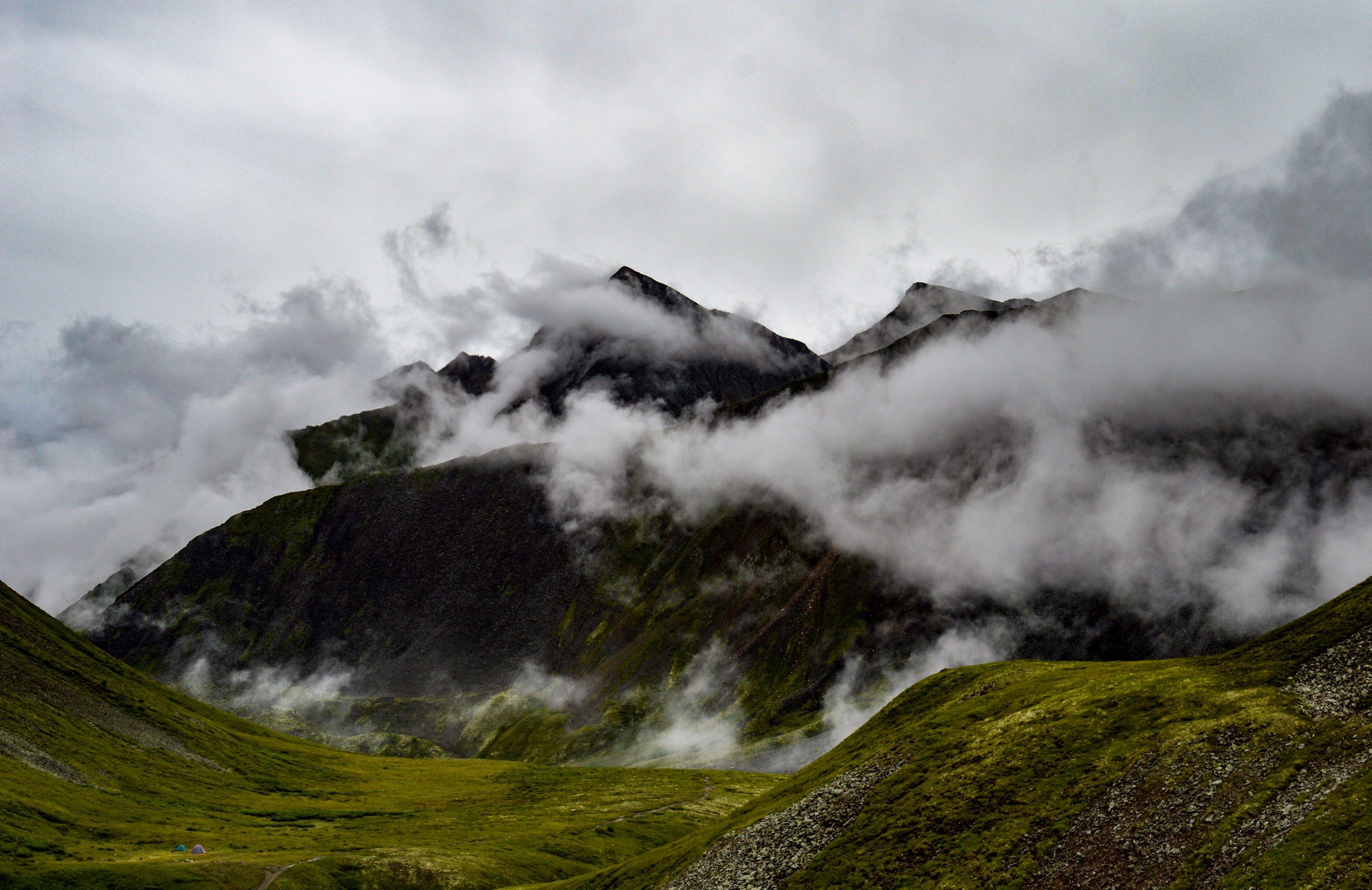 Mountains in Mist · Free Stock Photo