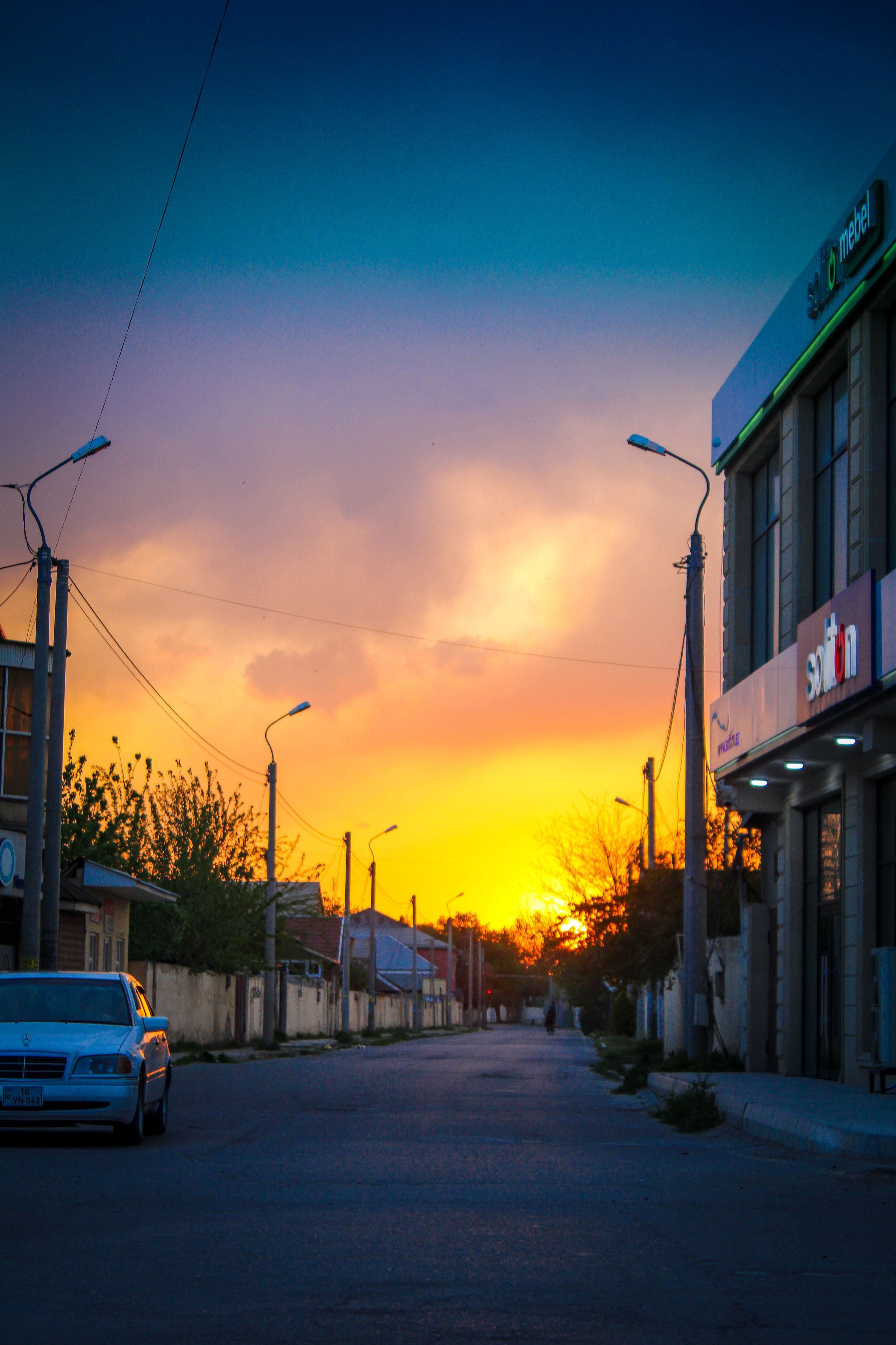 City Street at Amazing Sunset · Free Stock Photo