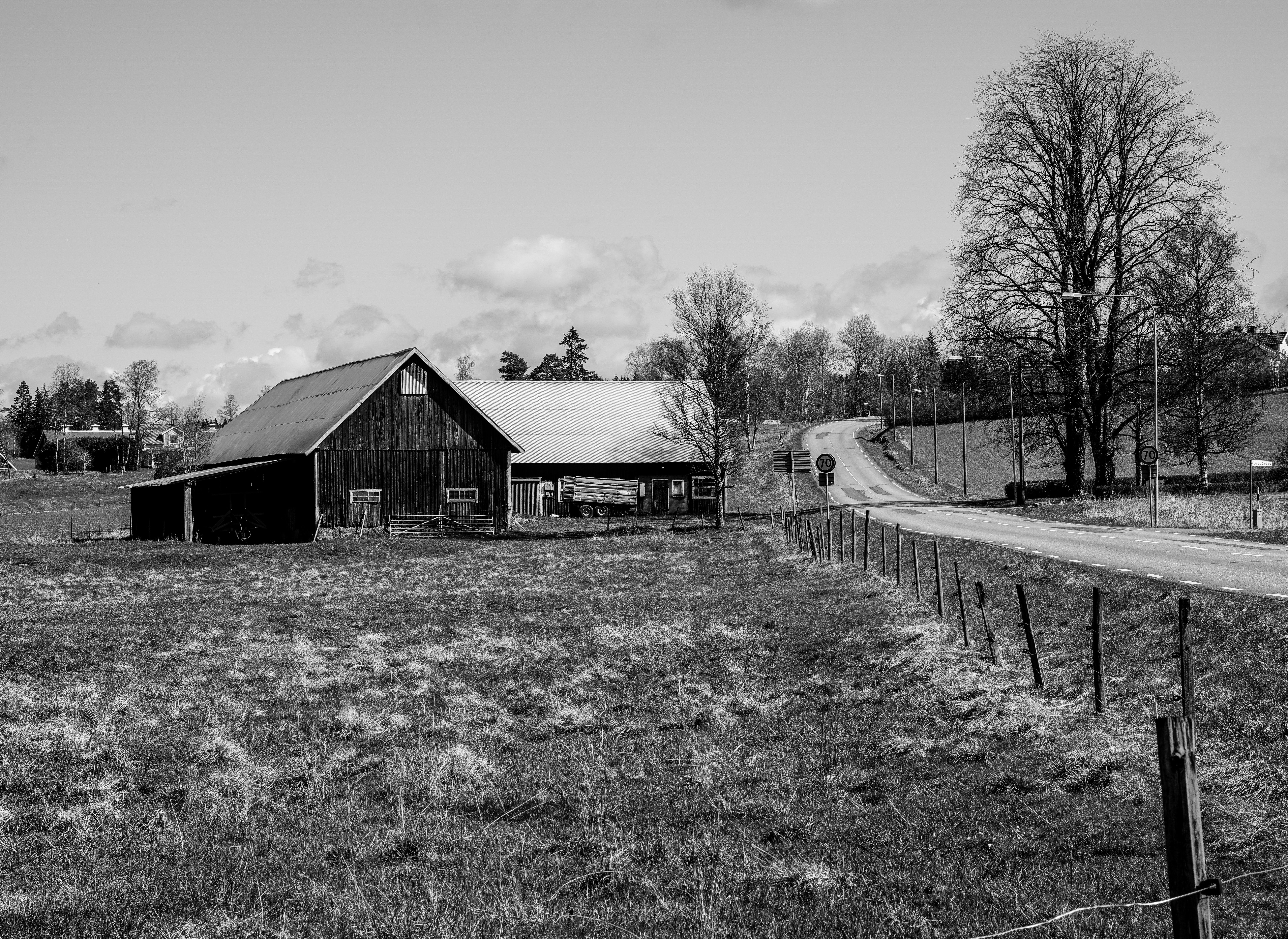 Wooden Building in the Countryside · Free Stock Photo