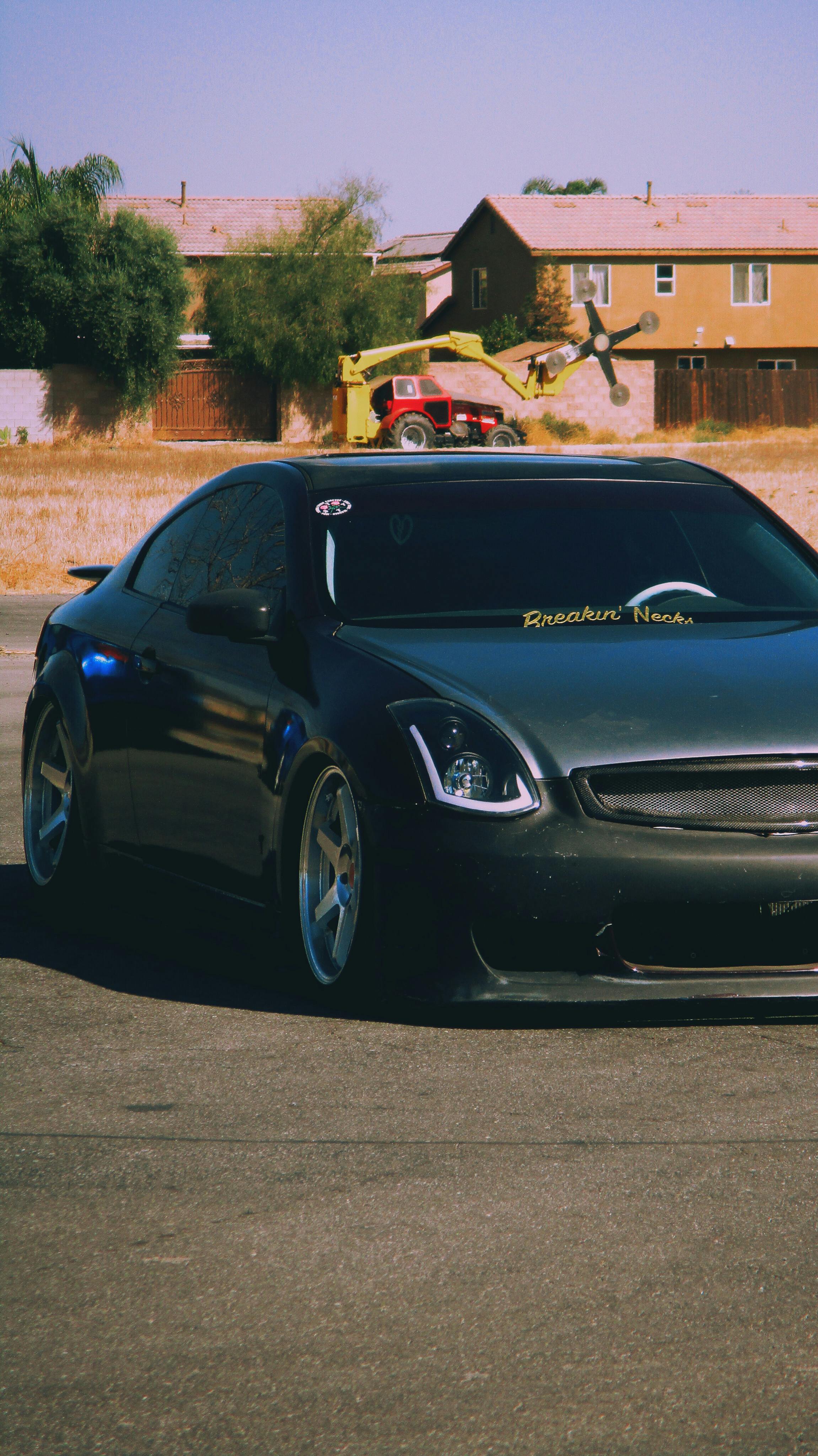 Black Infiniti Car Dricing on a Road near Savanna Office · Free Stock Photo