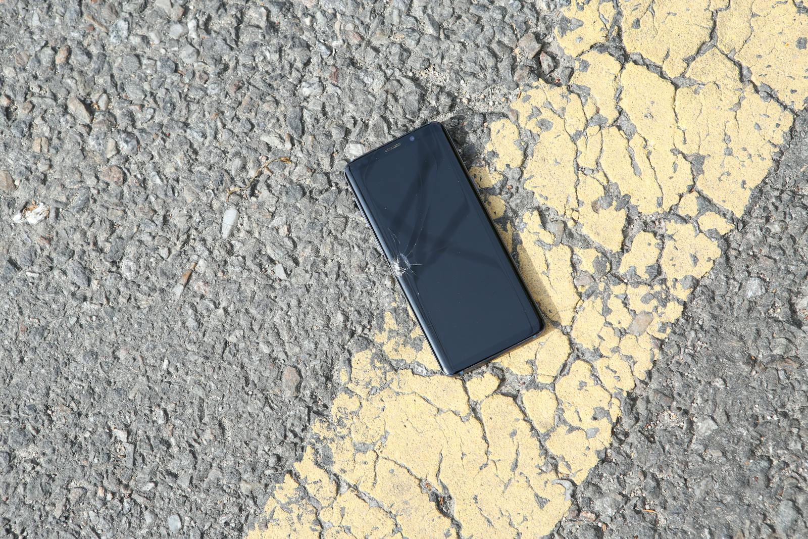 Broken Phone Photos, Download The BEST Free Broken Phone Stock Photos ...